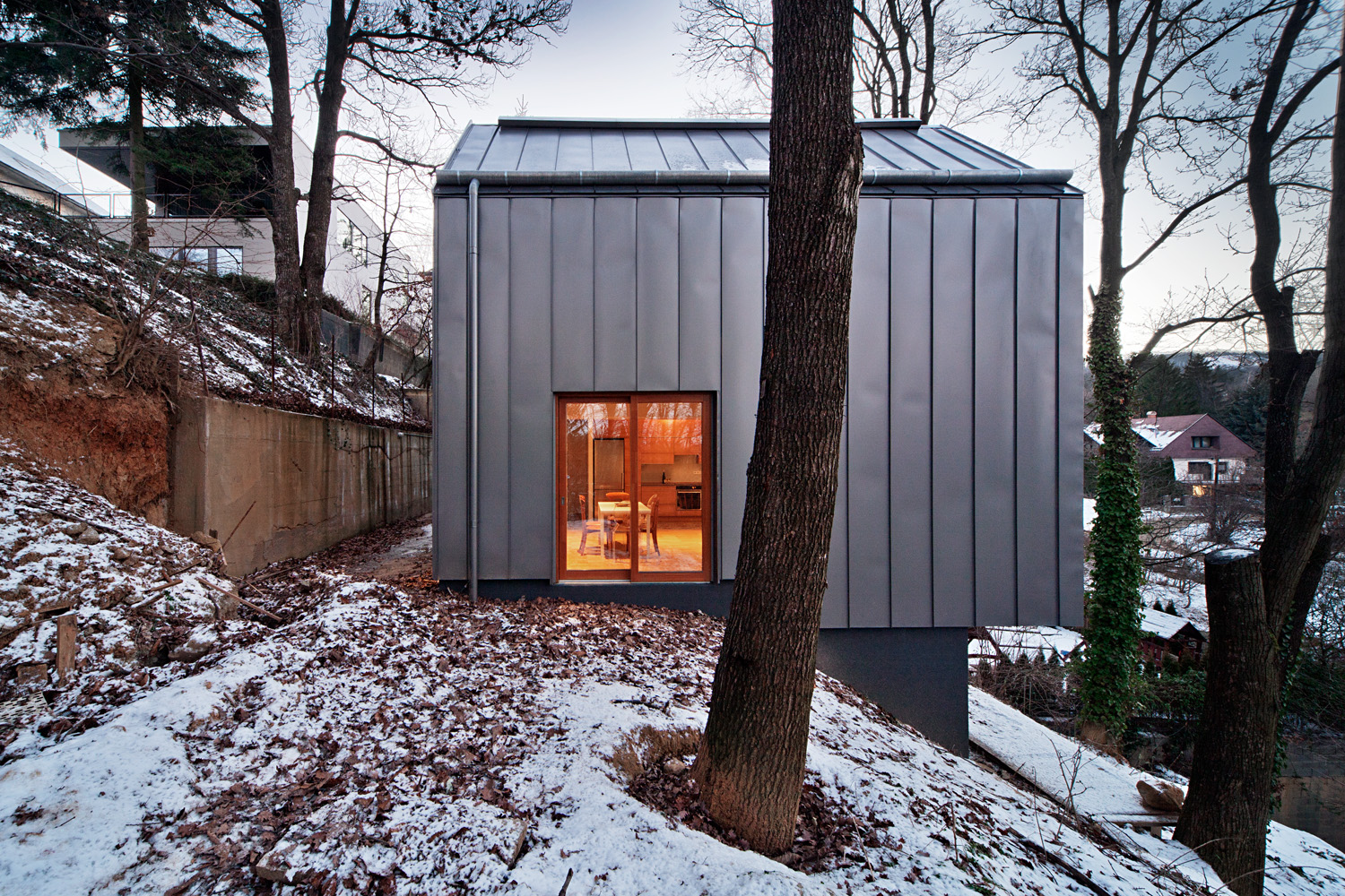 House in the tree crown by Nanavízió - Architizer