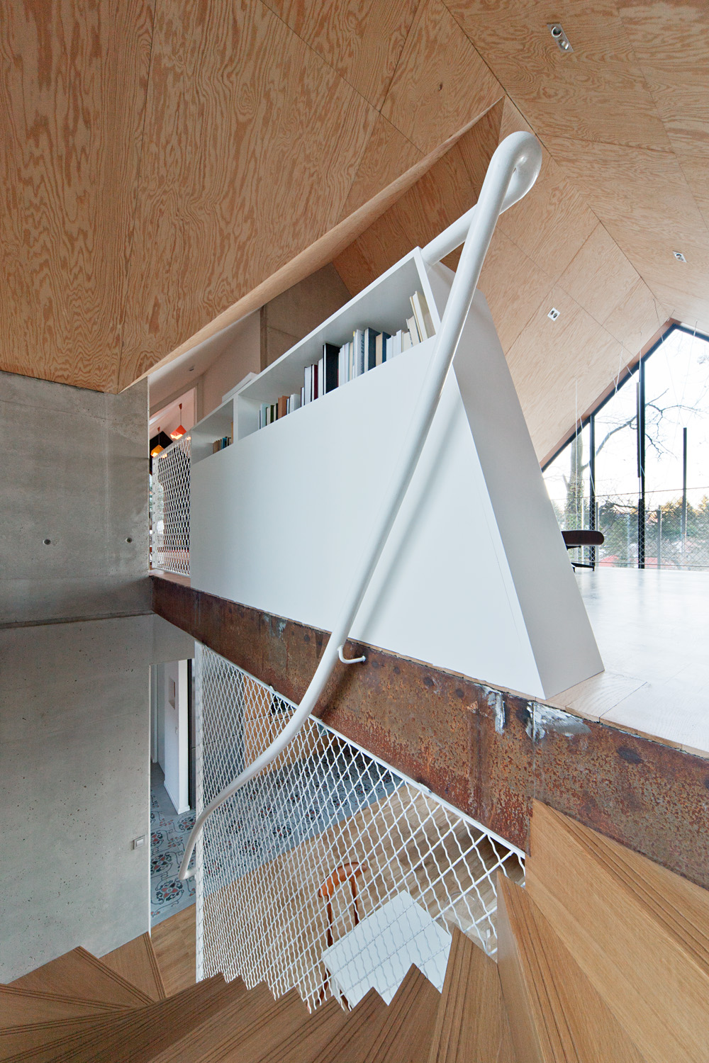 House in the tree crown by Nanavízió - Architizer