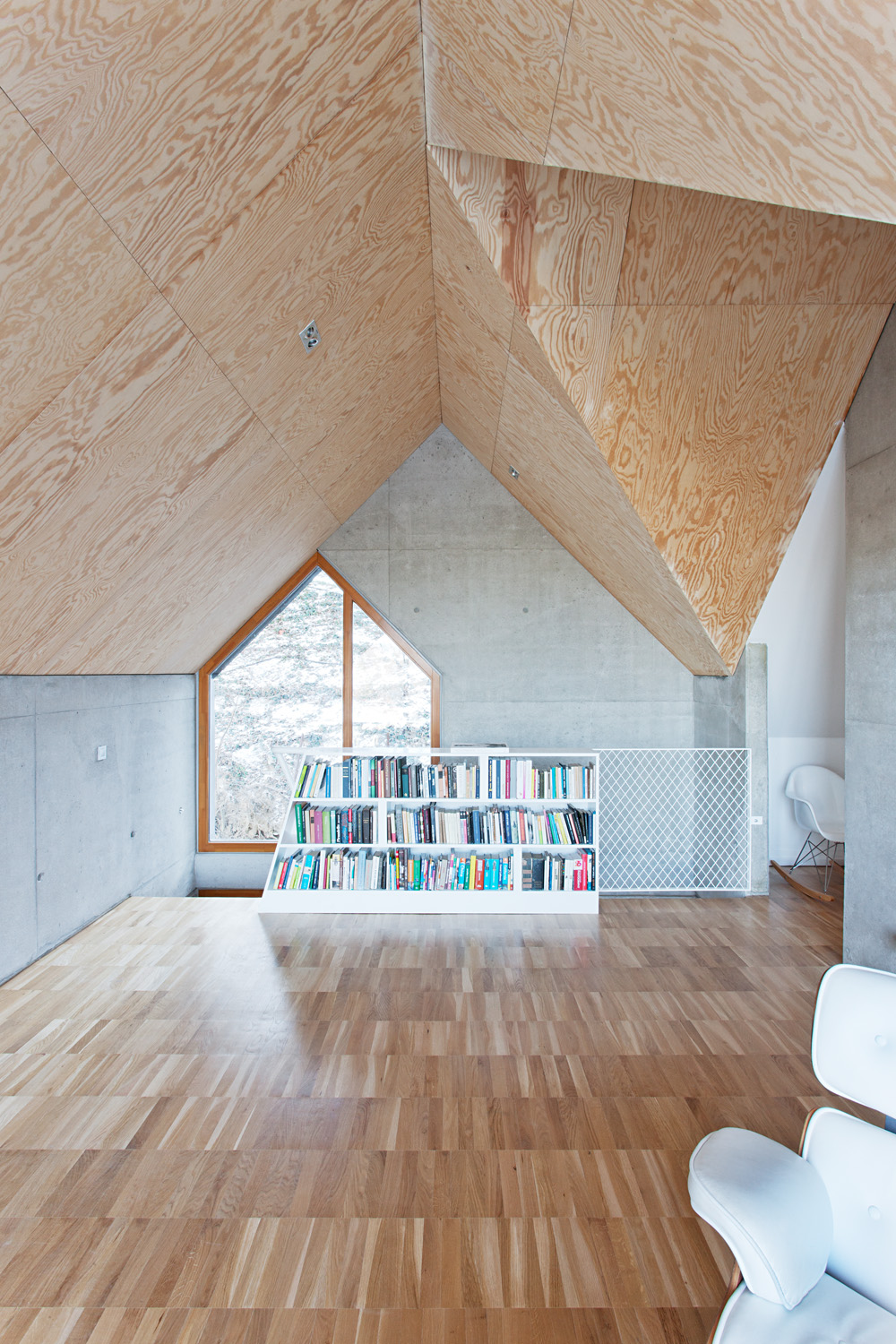 House in the tree crown by Nanavízió - Architizer