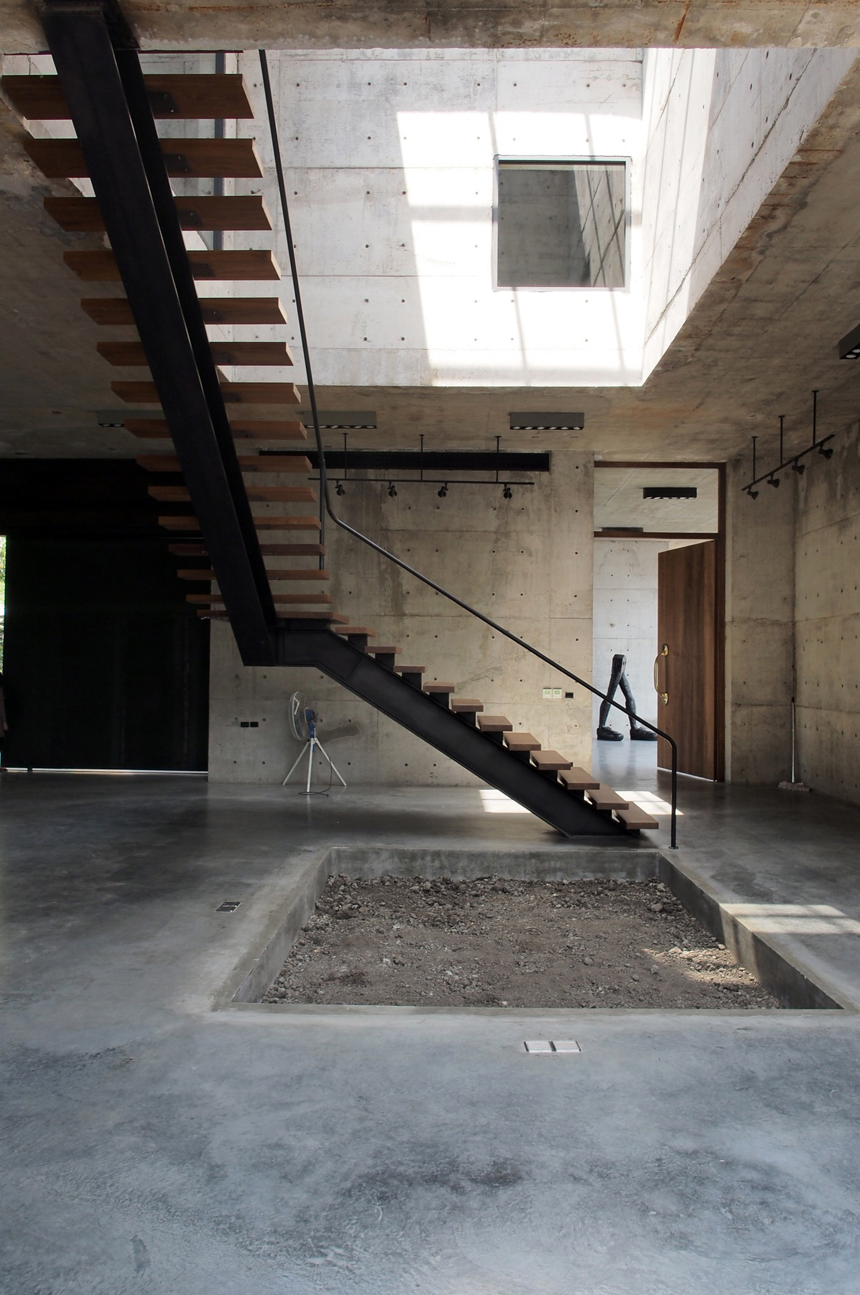 Solid Concrete Studio + Gallery by ASWA (Architectural Studio of Work ...