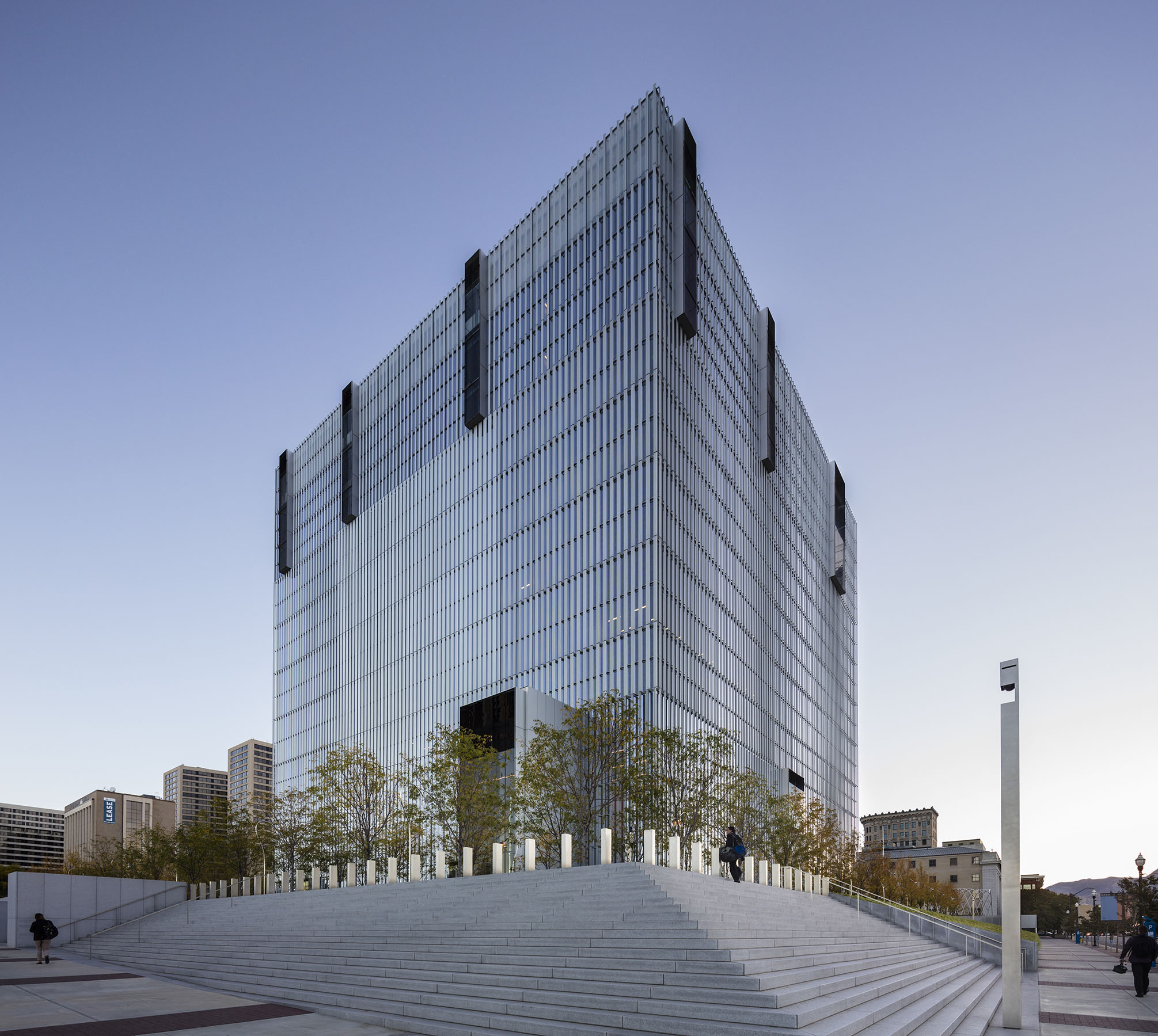 Davidson-Gerson Modern Glass Gallery by James Carpenter Design ...