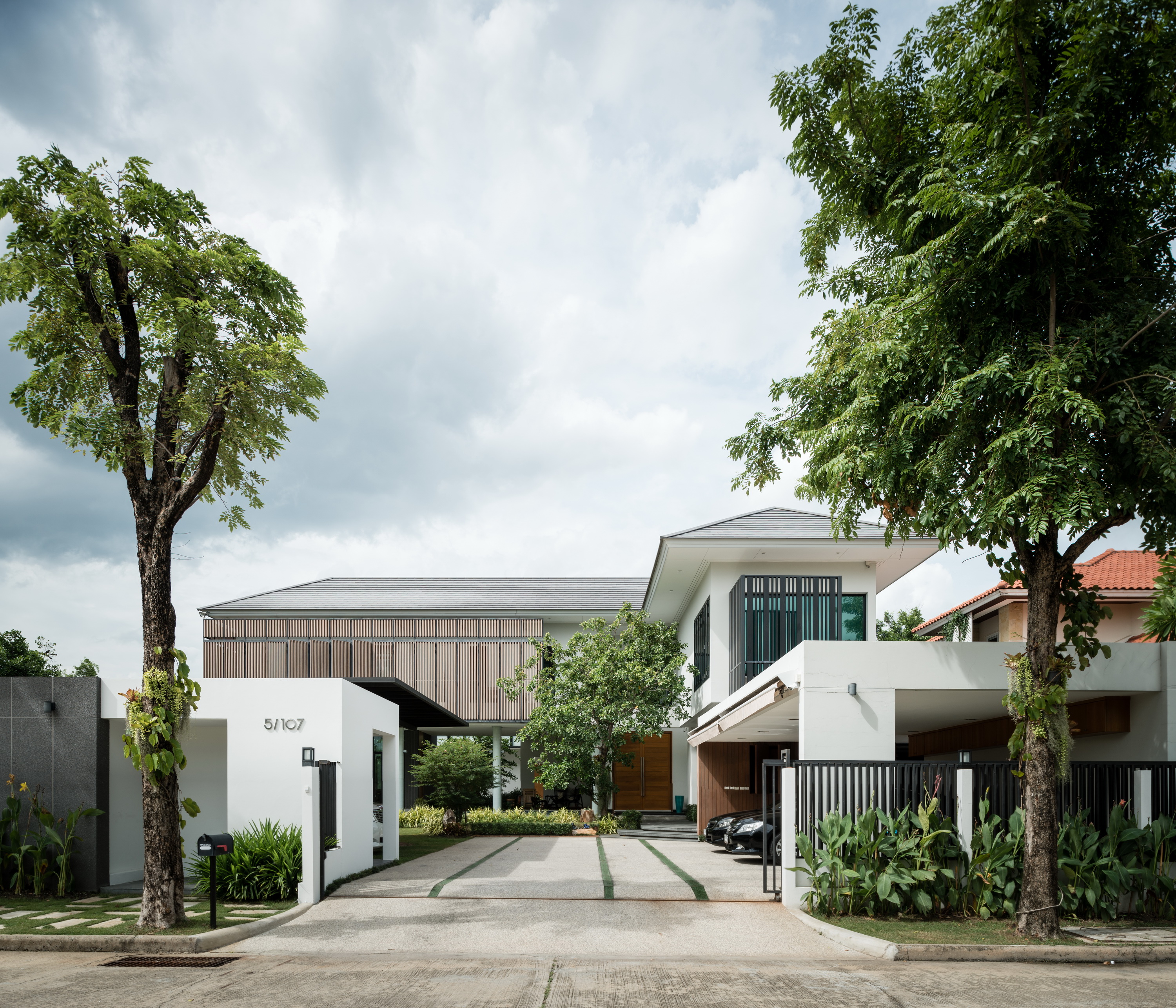 Tiwanon House by Archimontage Design Fields Sophisticated - Architizer