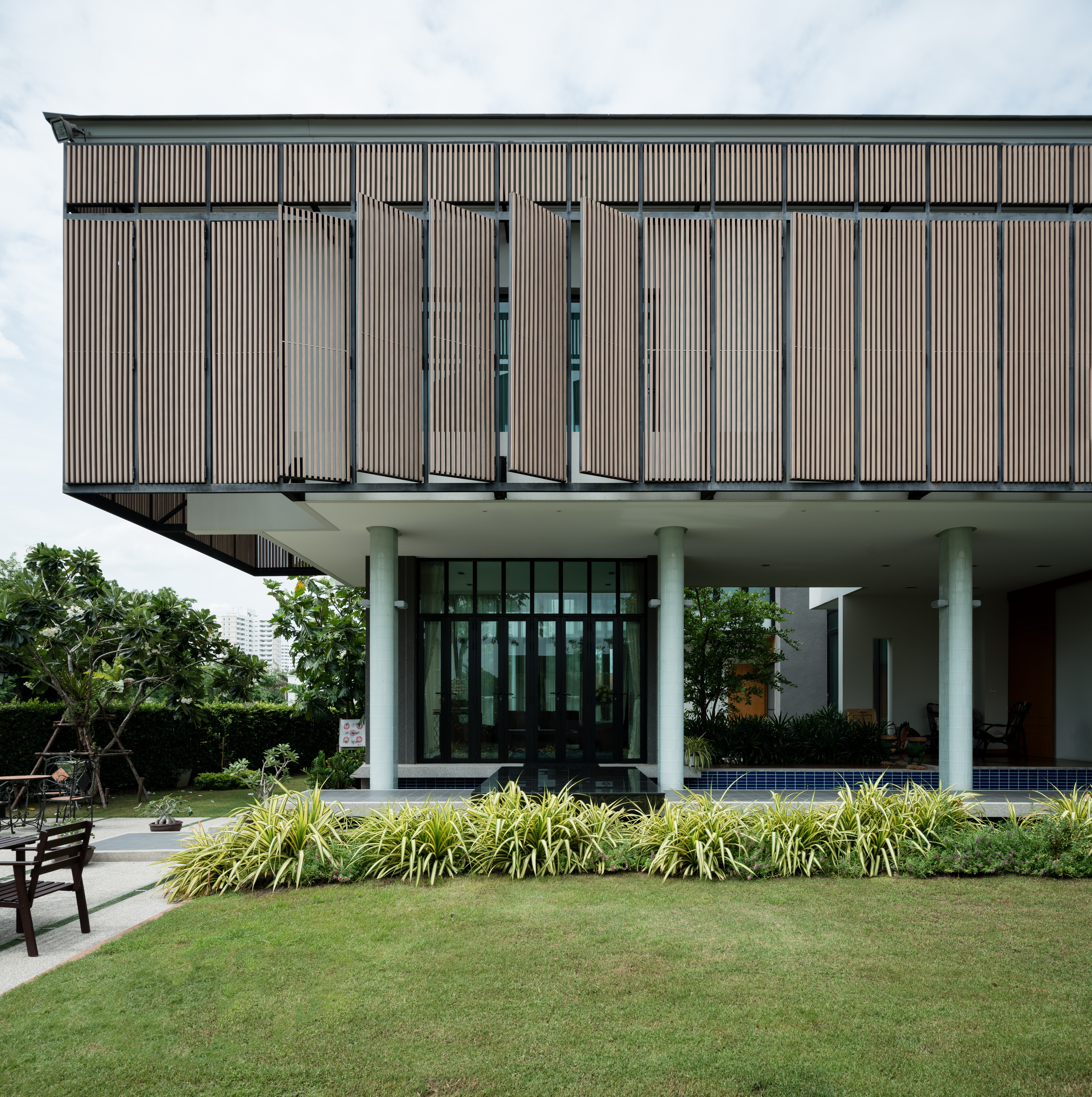 Tiwanon House by Archimontage Design Fields Sophisticated - Architizer
