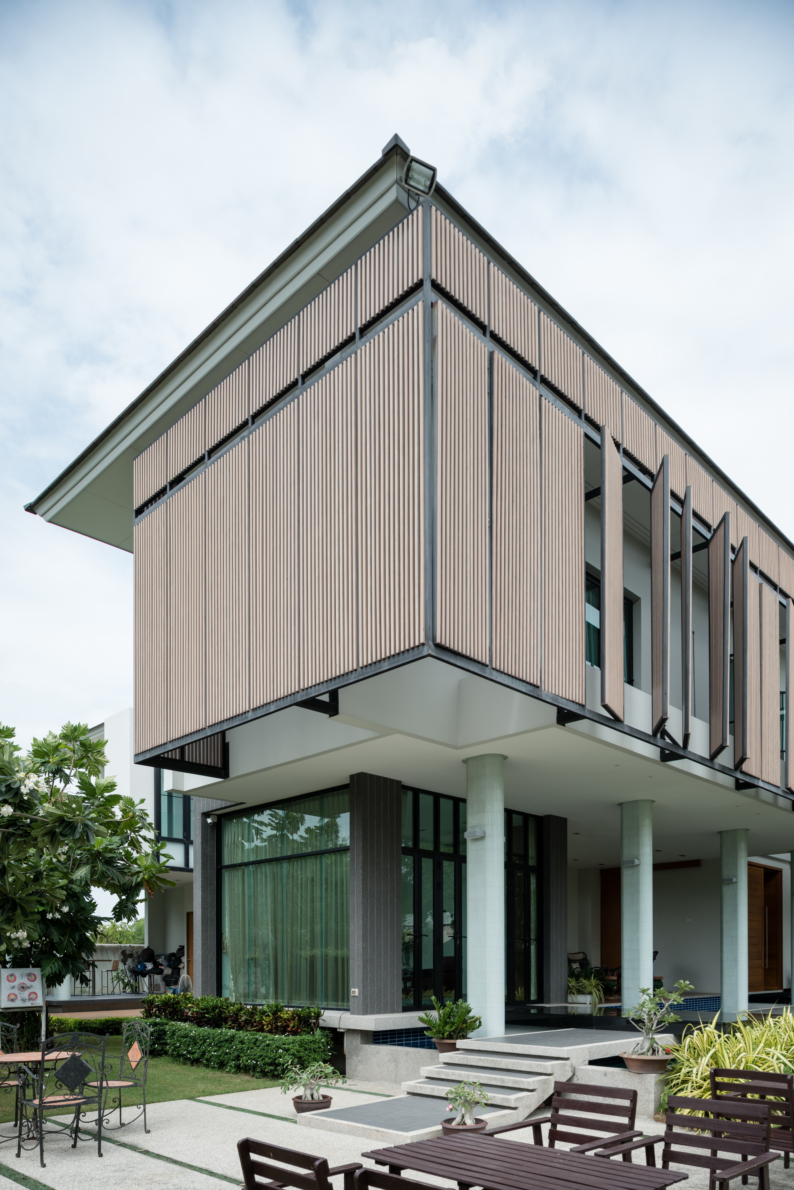 Tiwanon House by Archimontage Design Fields Sophisticated - Architizer