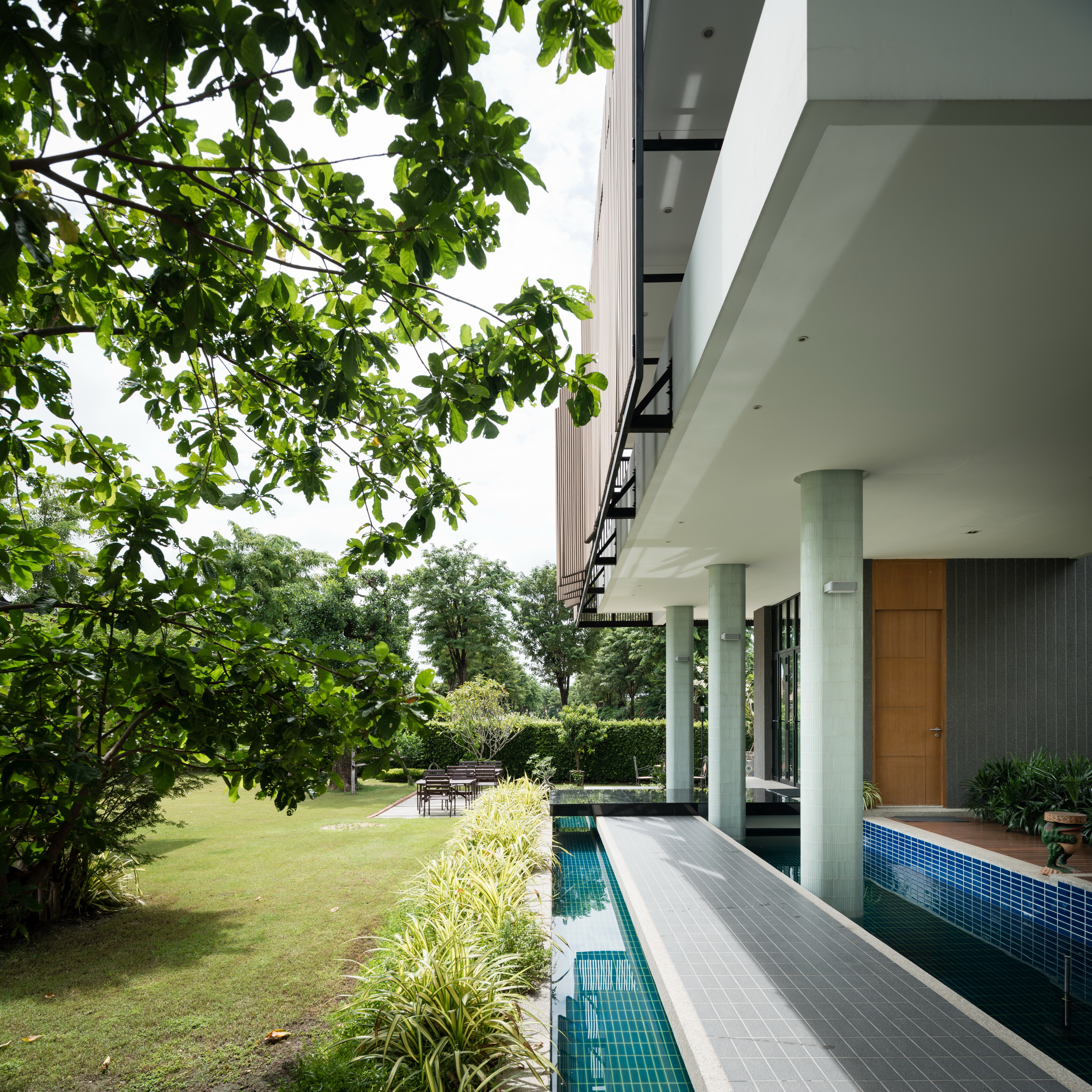 Tiwanon House by Archimontage Design Fields Sophisticated - Architizer