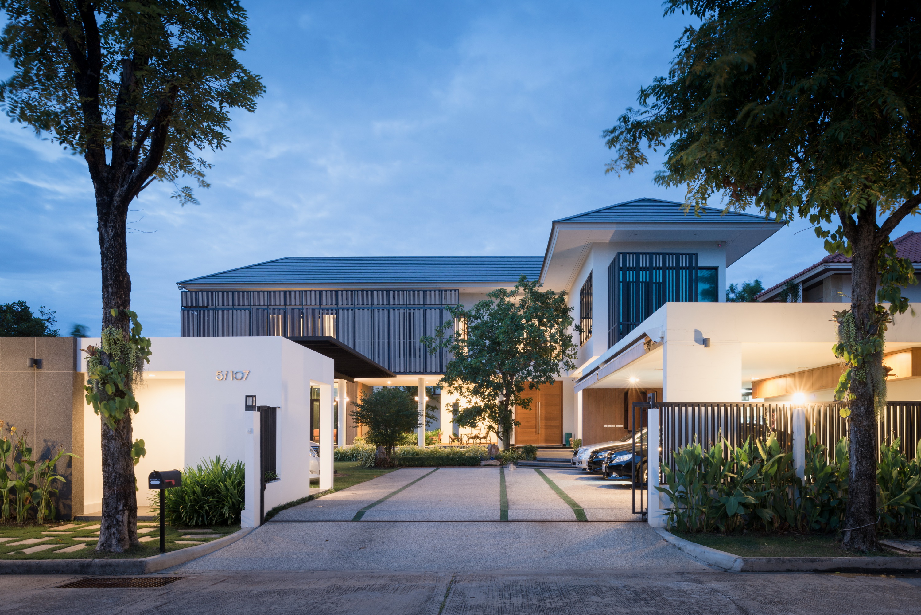Tiwanon House by Archimontage Design Fields Sophisticated - Architizer