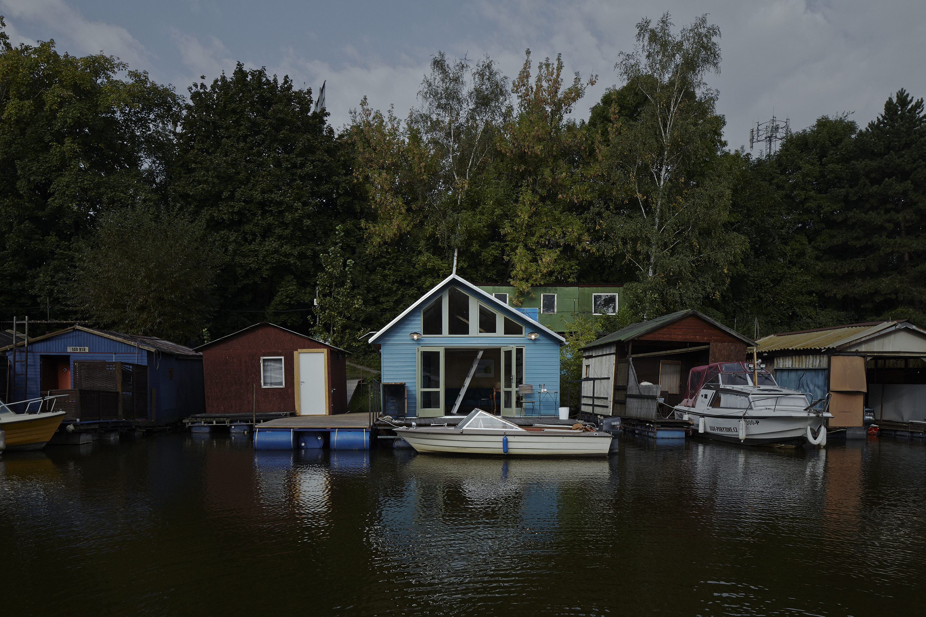 Carbon House by DDAANN - Architizer