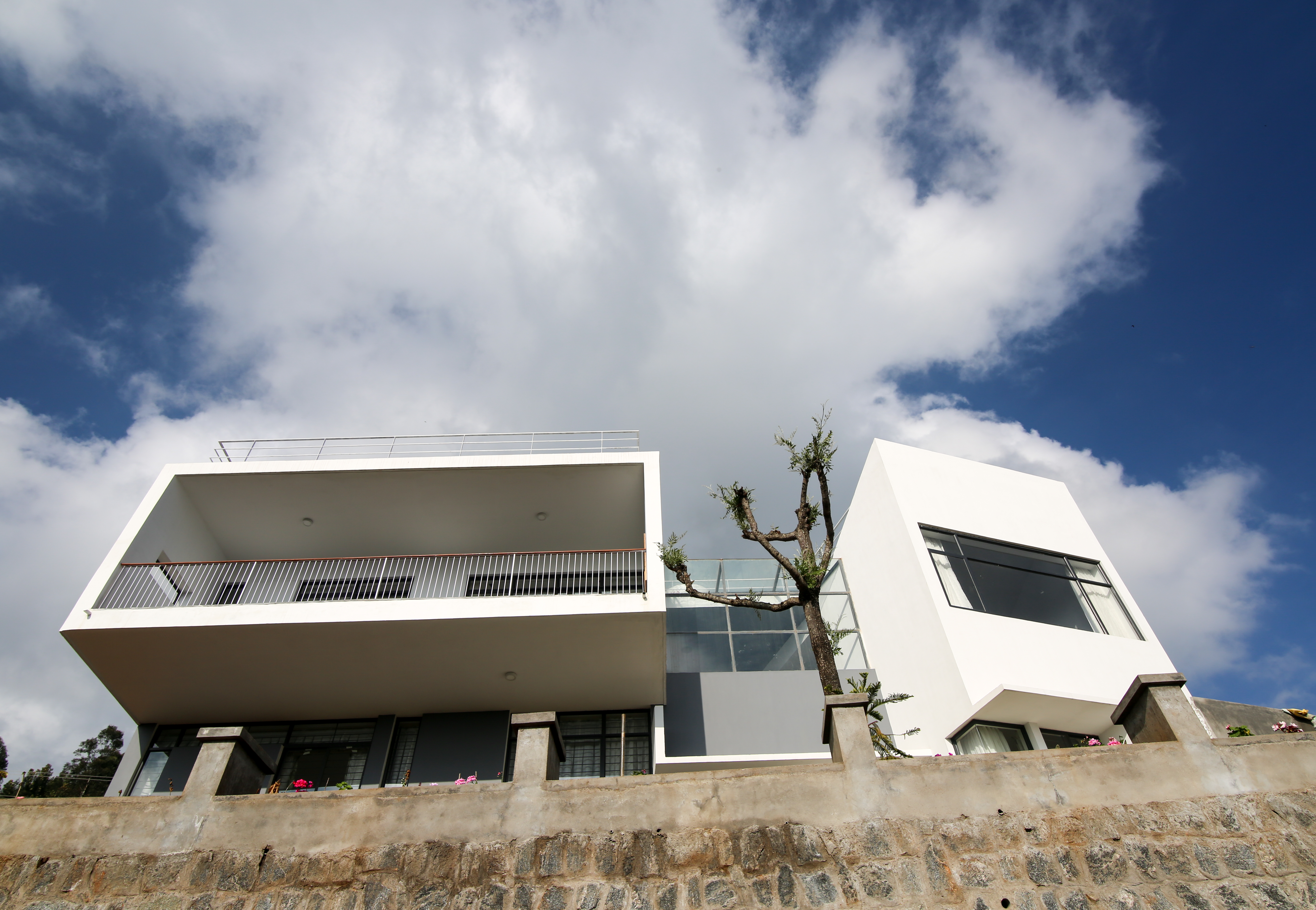 House SPLIT by MYVN ARCHITECTURE - Architizer