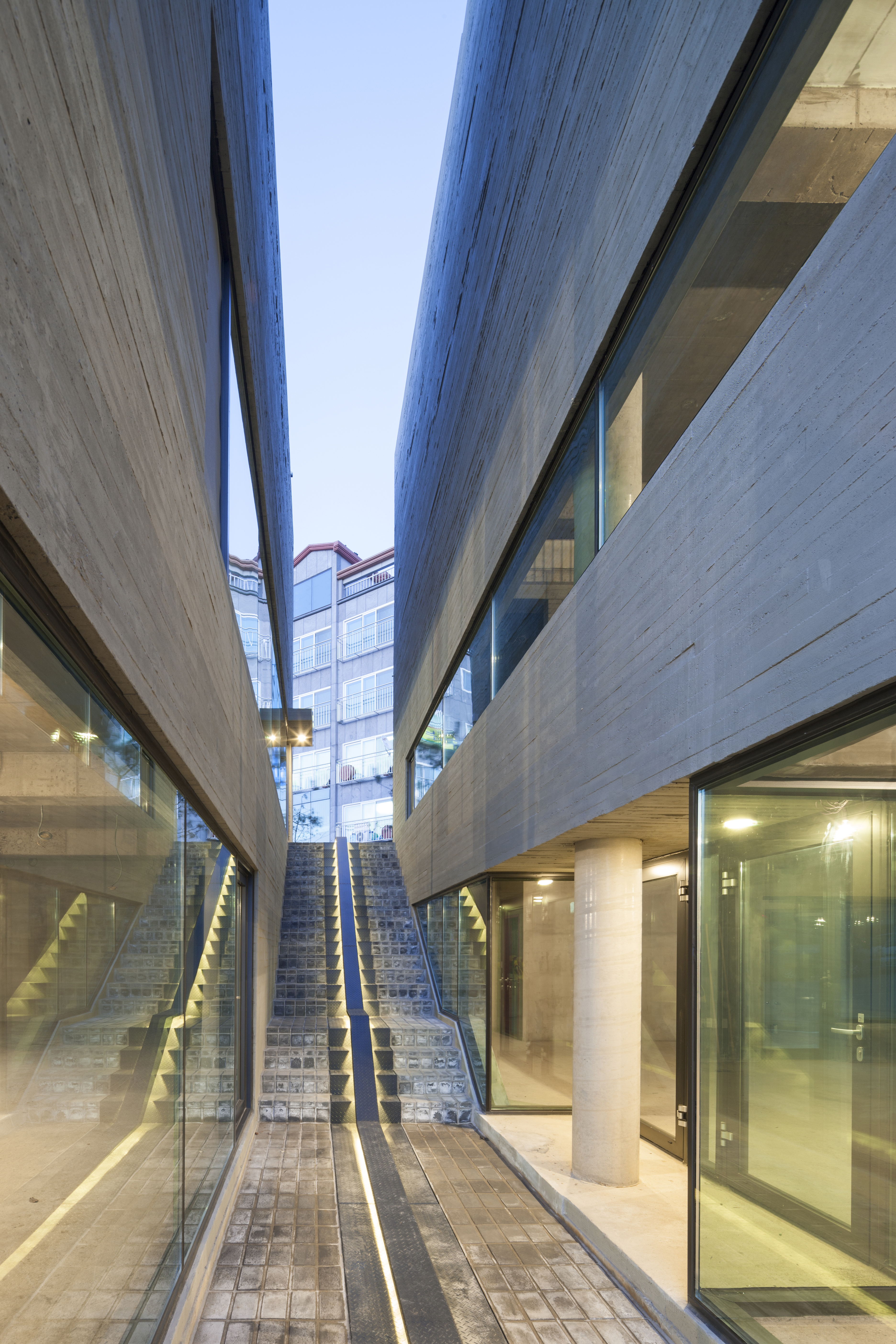 Two Moon by Moon Hoon - Architizer