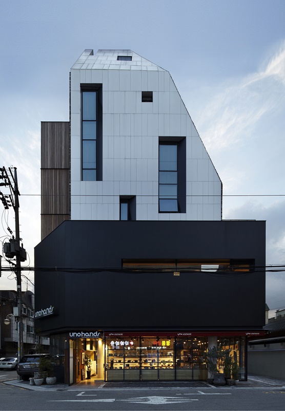 Moai Building by L'EAU design Co.,Ltd. - Architizer