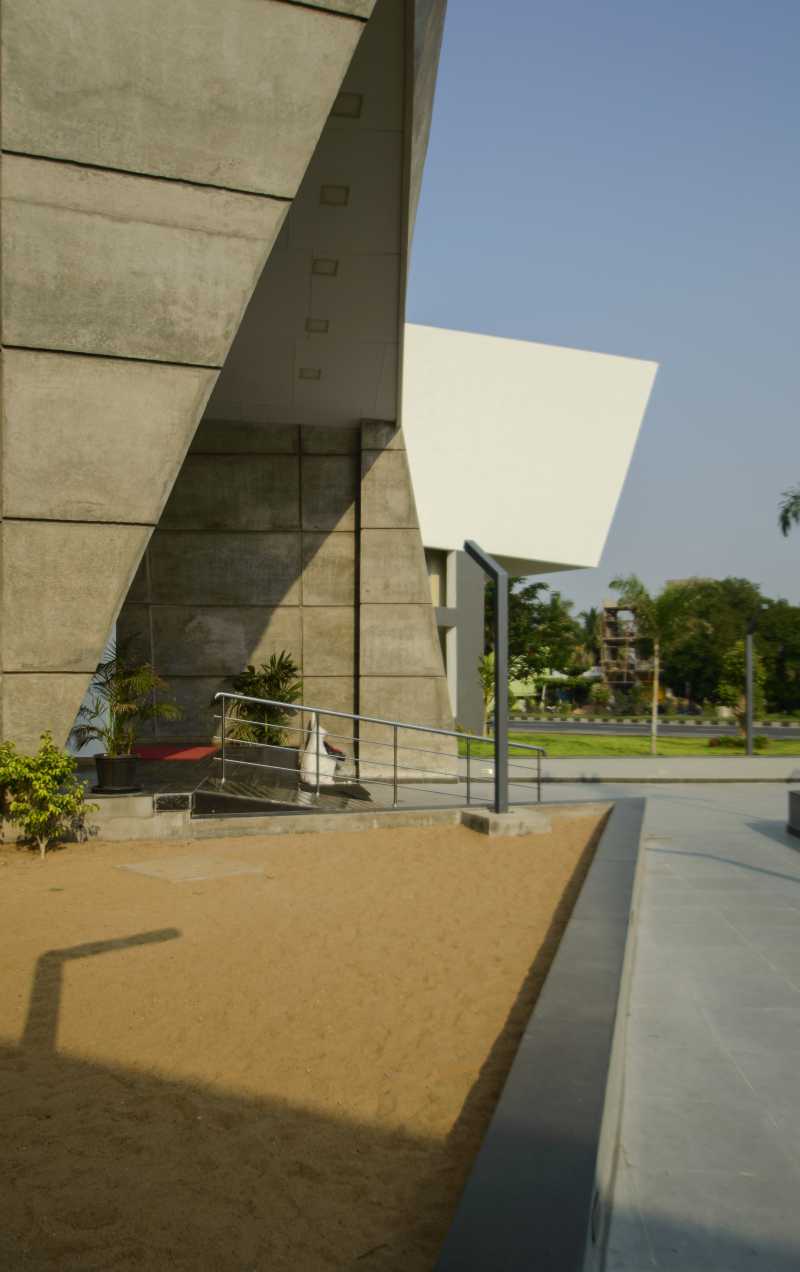MANOJ BHAVAN - Chennai/Trichy Highway Restaurant by Murali Architects ...
