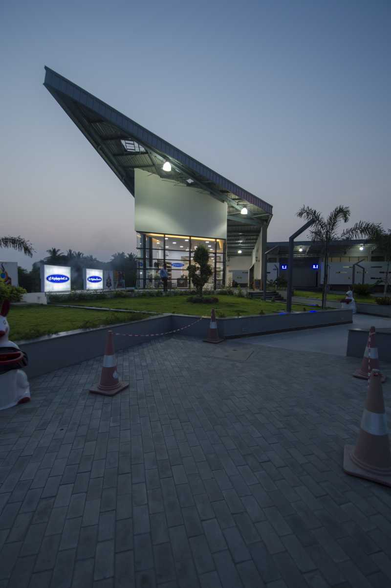 MANOJ BHAVAN - Chennai/Trichy Highway Restaurant by Murali Architects ...