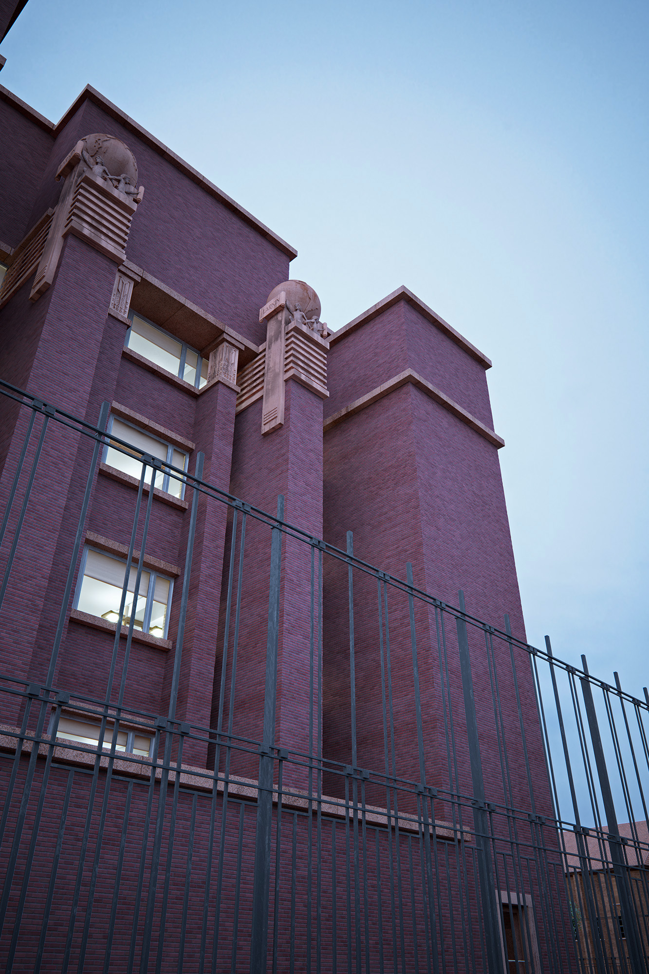 Larkin Administration Building / Frank Lloyd Wright by Hooked on the ...