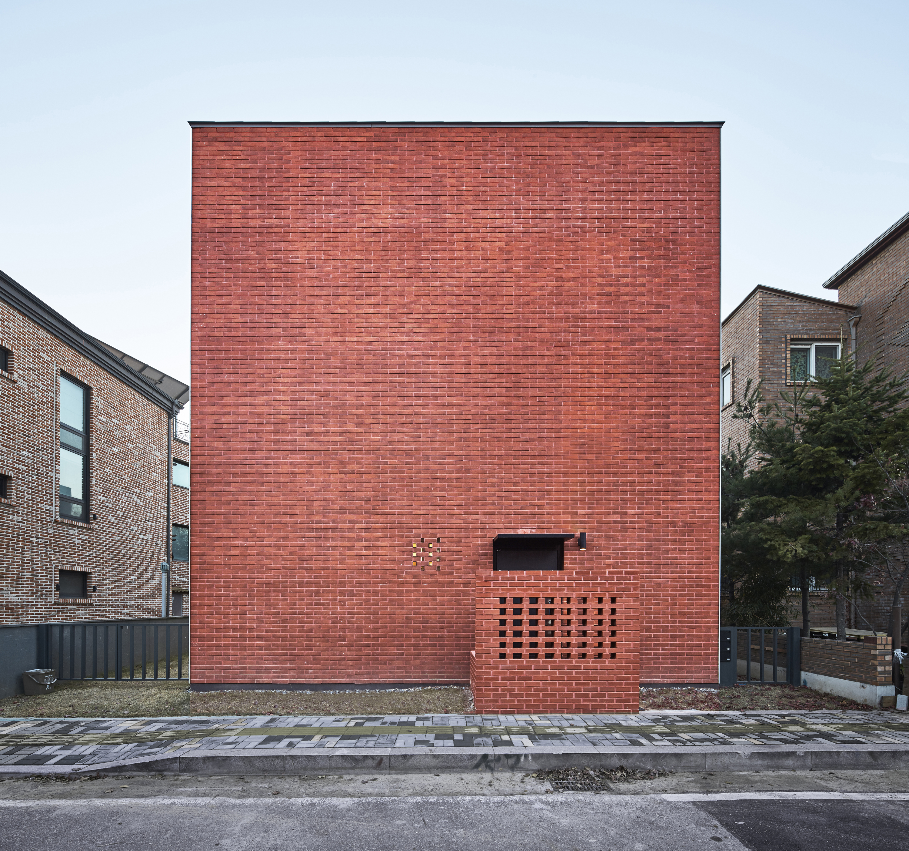 Red Square House by ArchiWorkshop - Architizer
