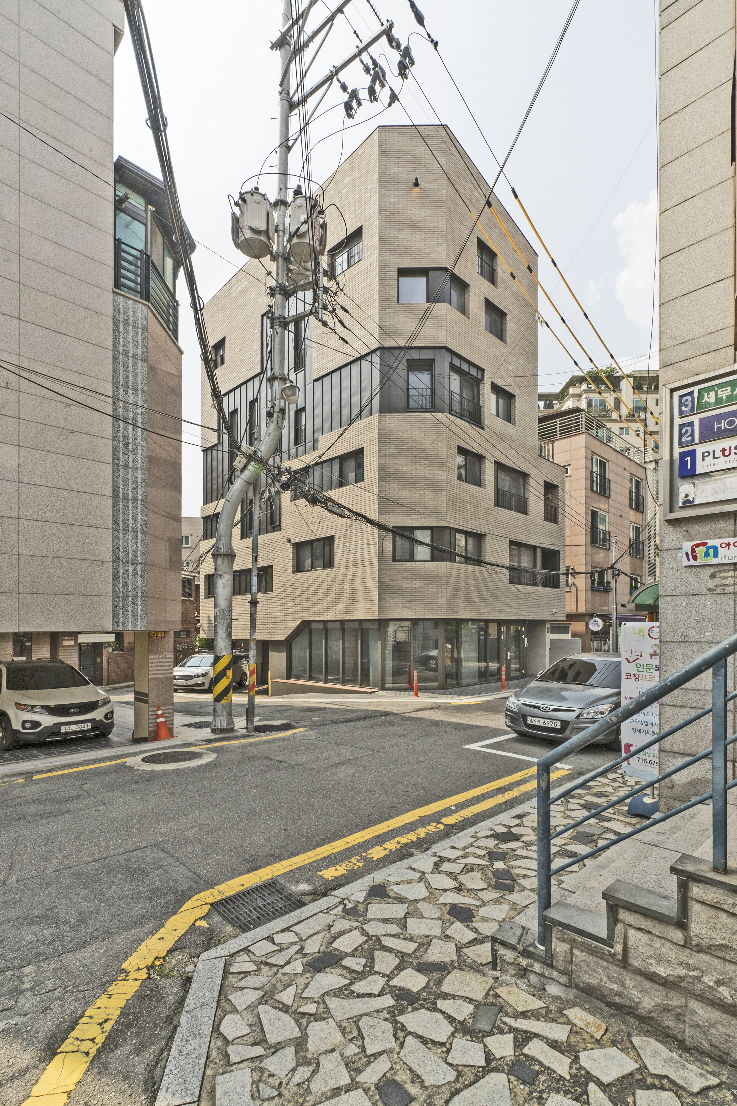 corner house by boundaries architects - Architizer