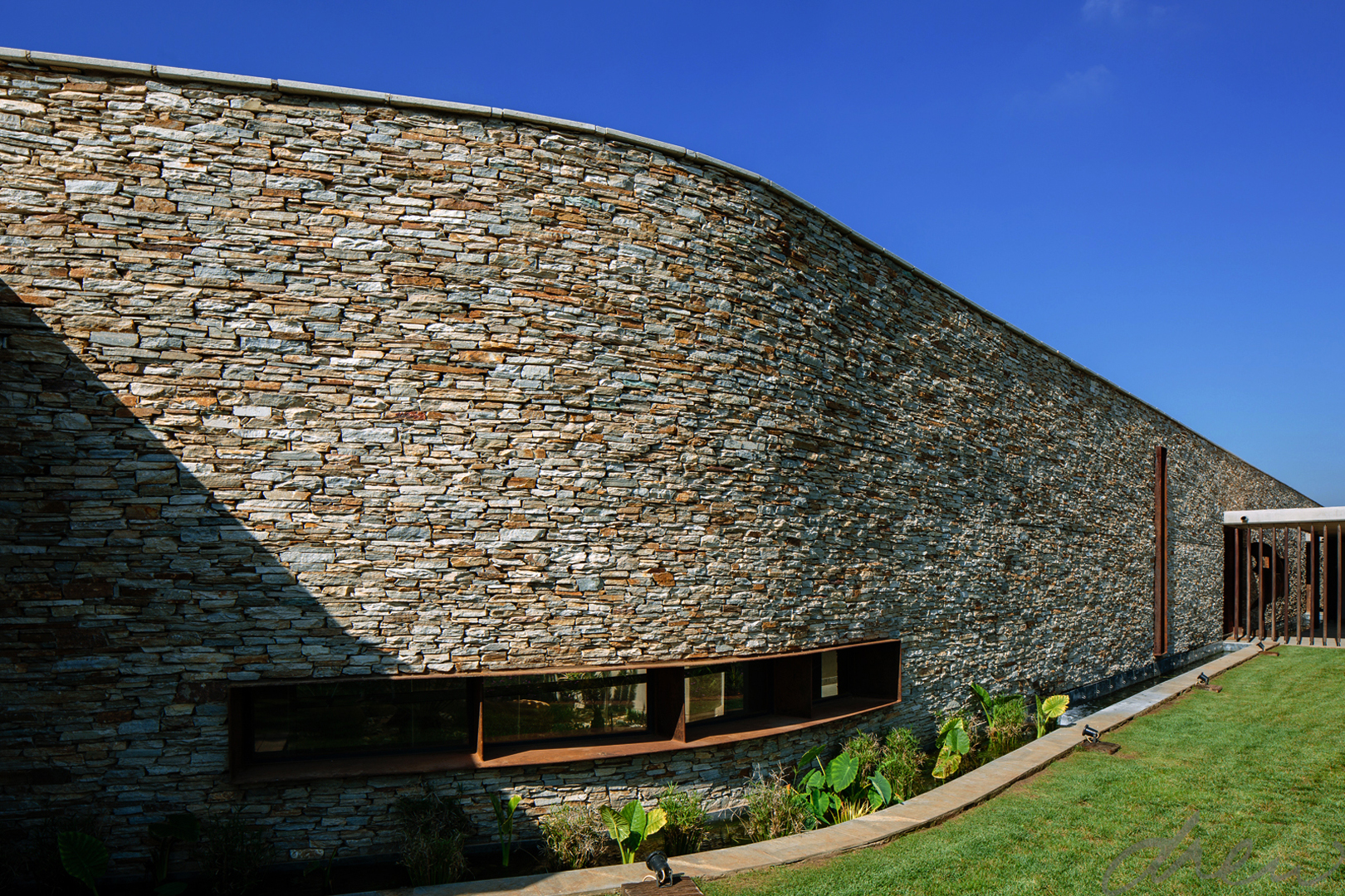 spine wall house by Drew Architects + Interiors - Architizer