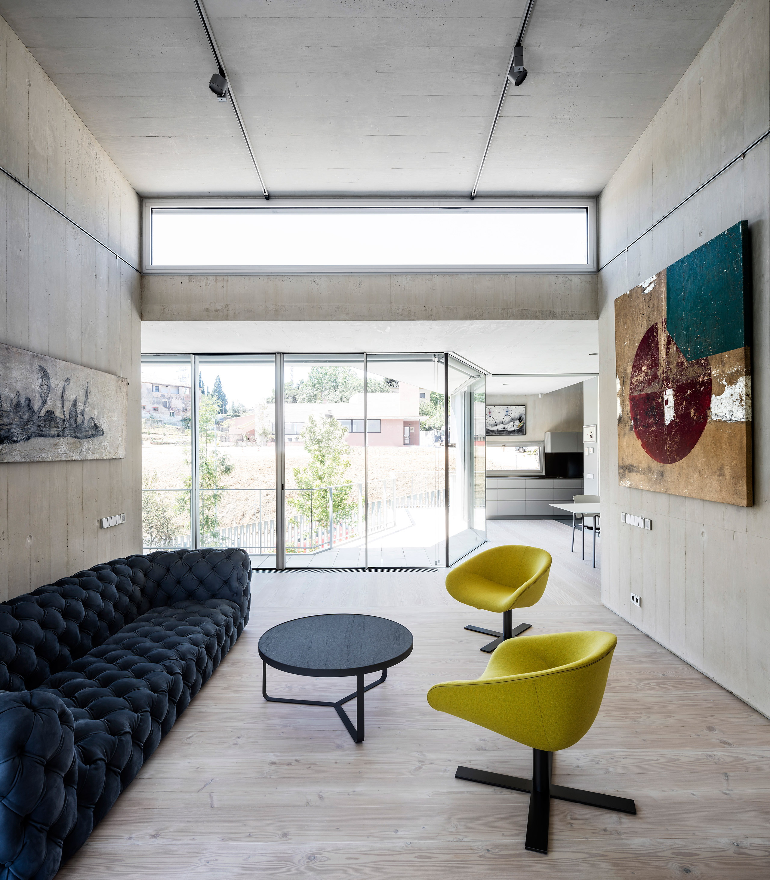 House with a space for the exhibition of contemporary art by 05 AM ...