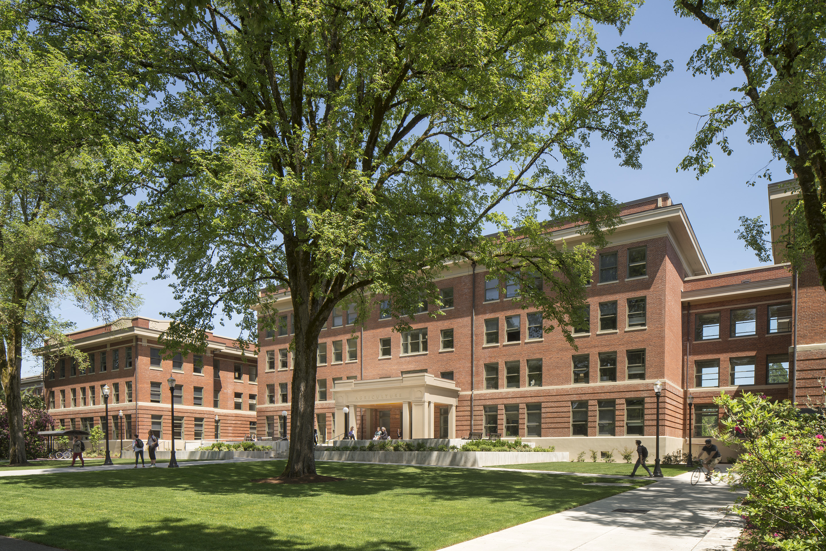 Oregon State University Strand Agriculture Hall by Hennebery Eddy ...