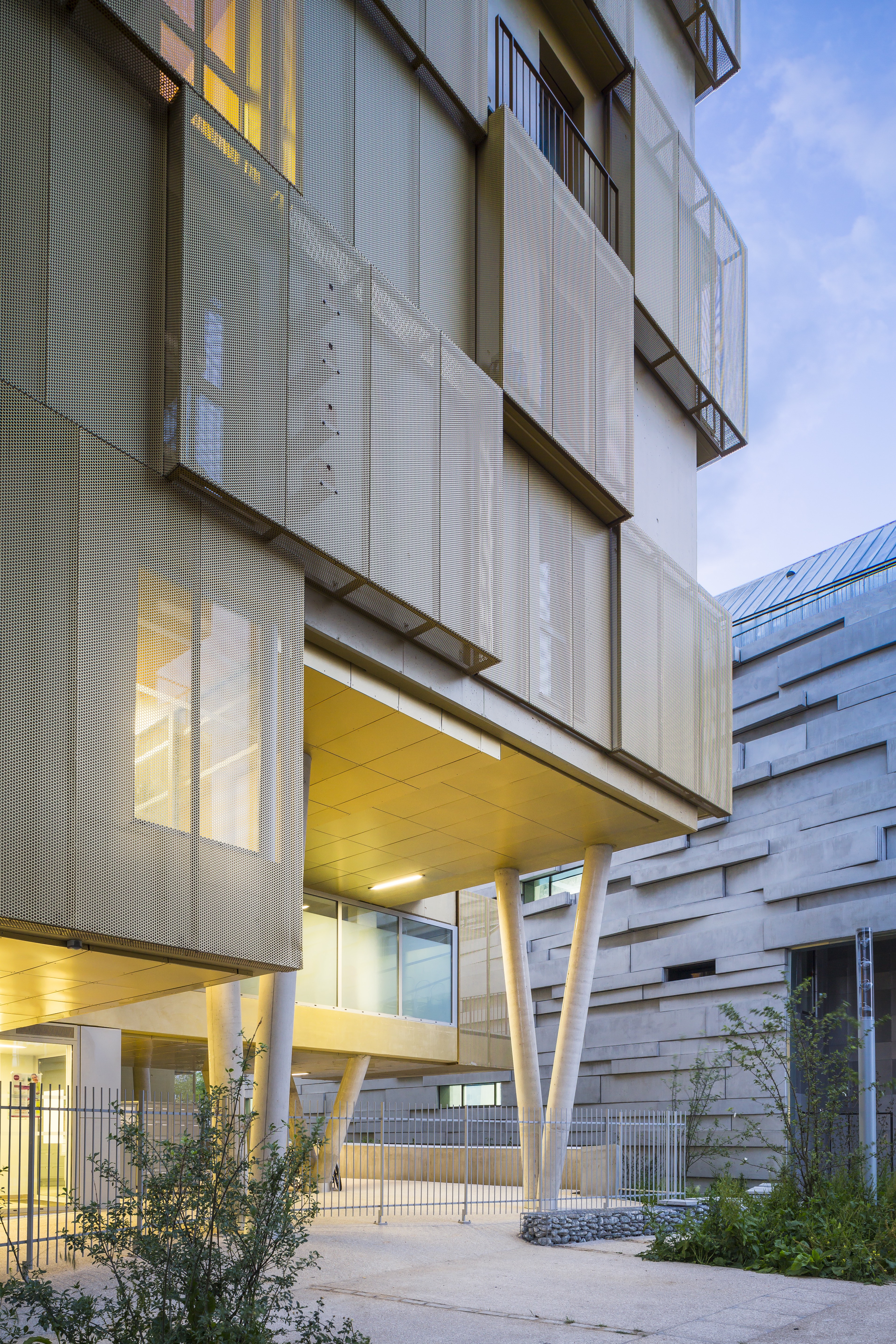 Golden Cube - Architizer