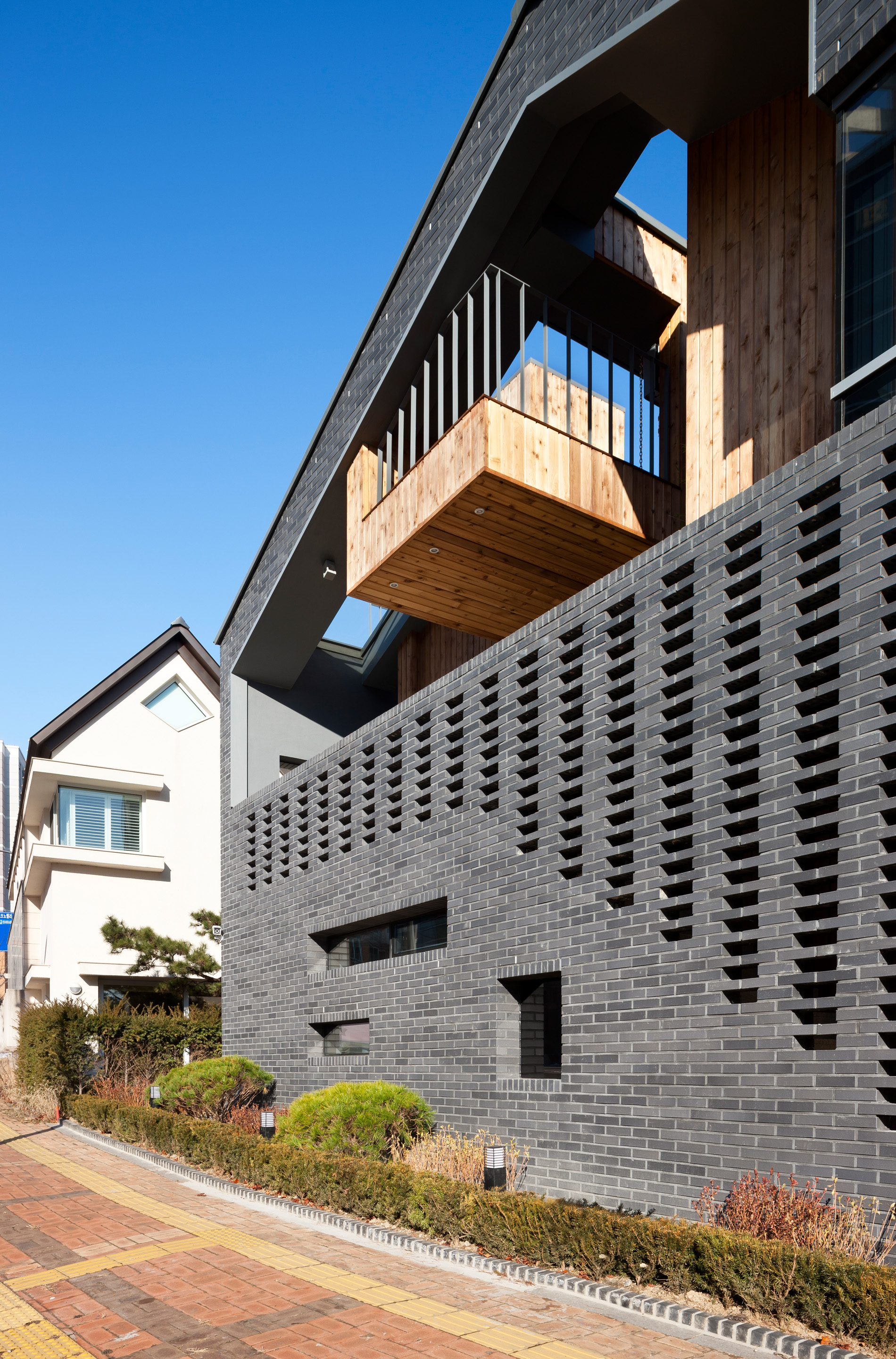 Kangaroo House by HyunjoonYoo Architects - Architizer