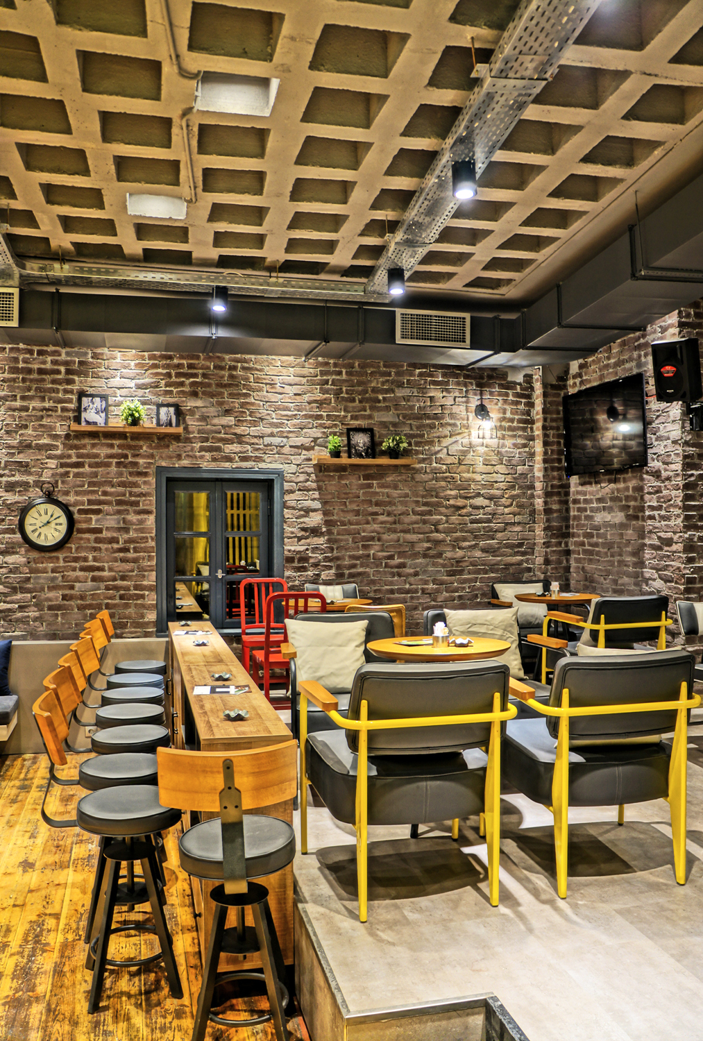 Lake's Tailor cafe-bar by G2LAB - Architizer