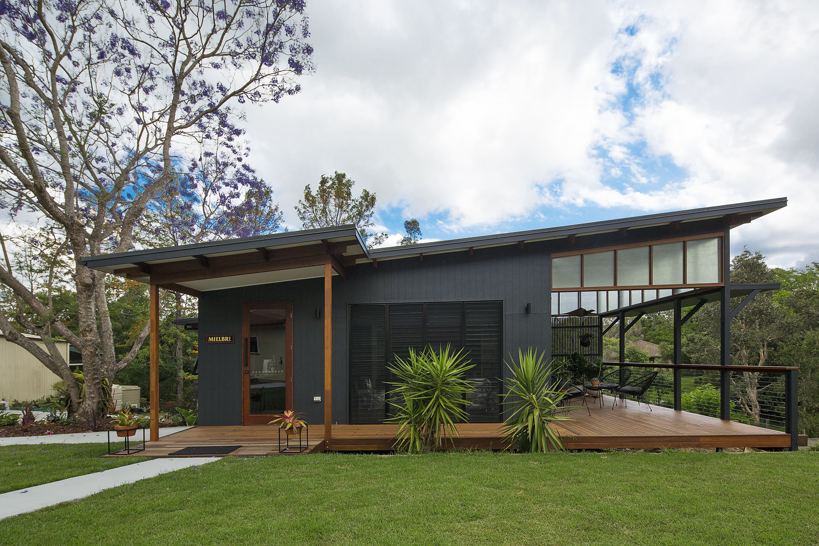 Samford Valley Small House by Baahouse + Baastudio - Architizer