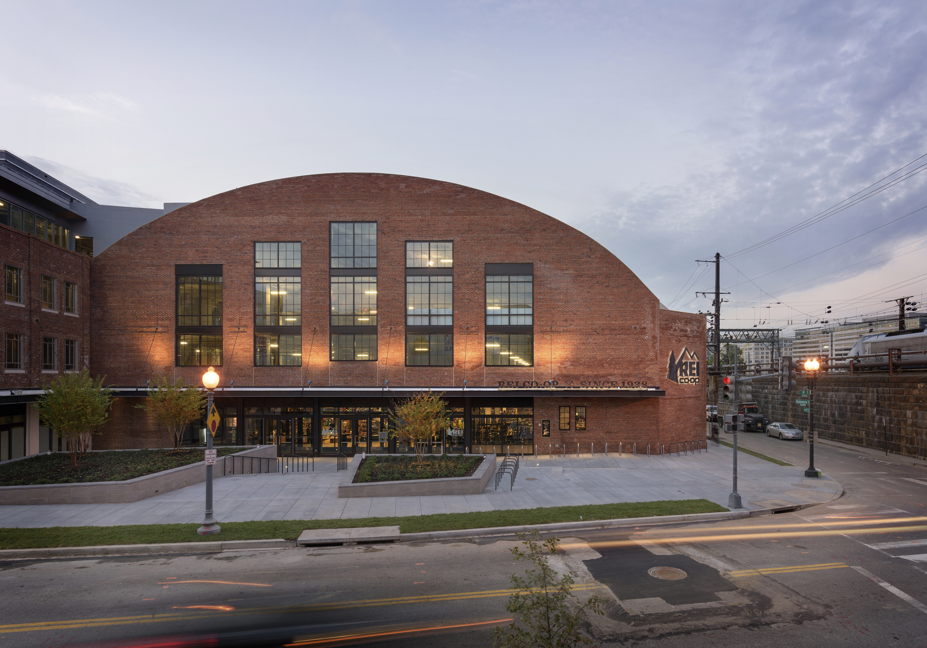 REI Washington DC Flagship by CallisonRTKL - Architizer