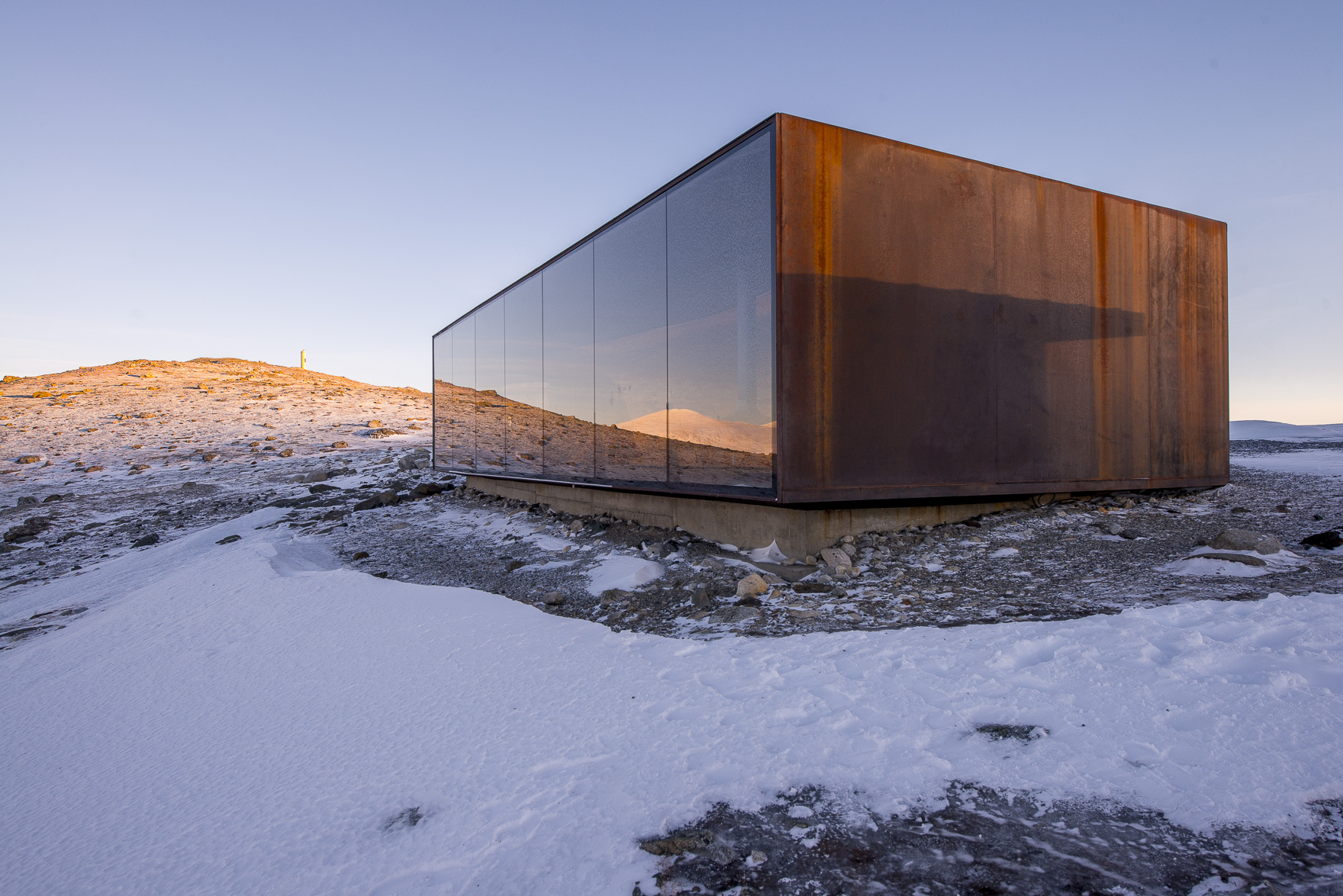 Tverrfjellhytya : Snohetta Viewpoint by Steve King Architectural ...