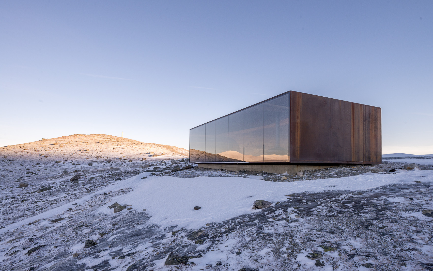 Tverrfjellhytya : Snohetta Viewpoint by Steve King Architectural ...