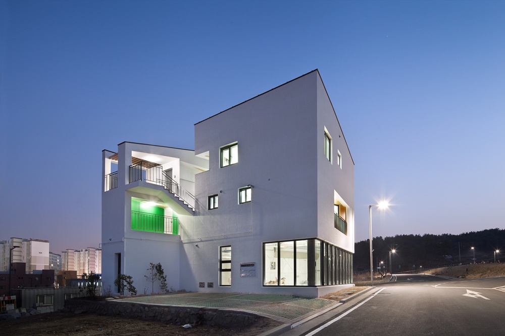 Double house by On Architects Inc. - Architizer