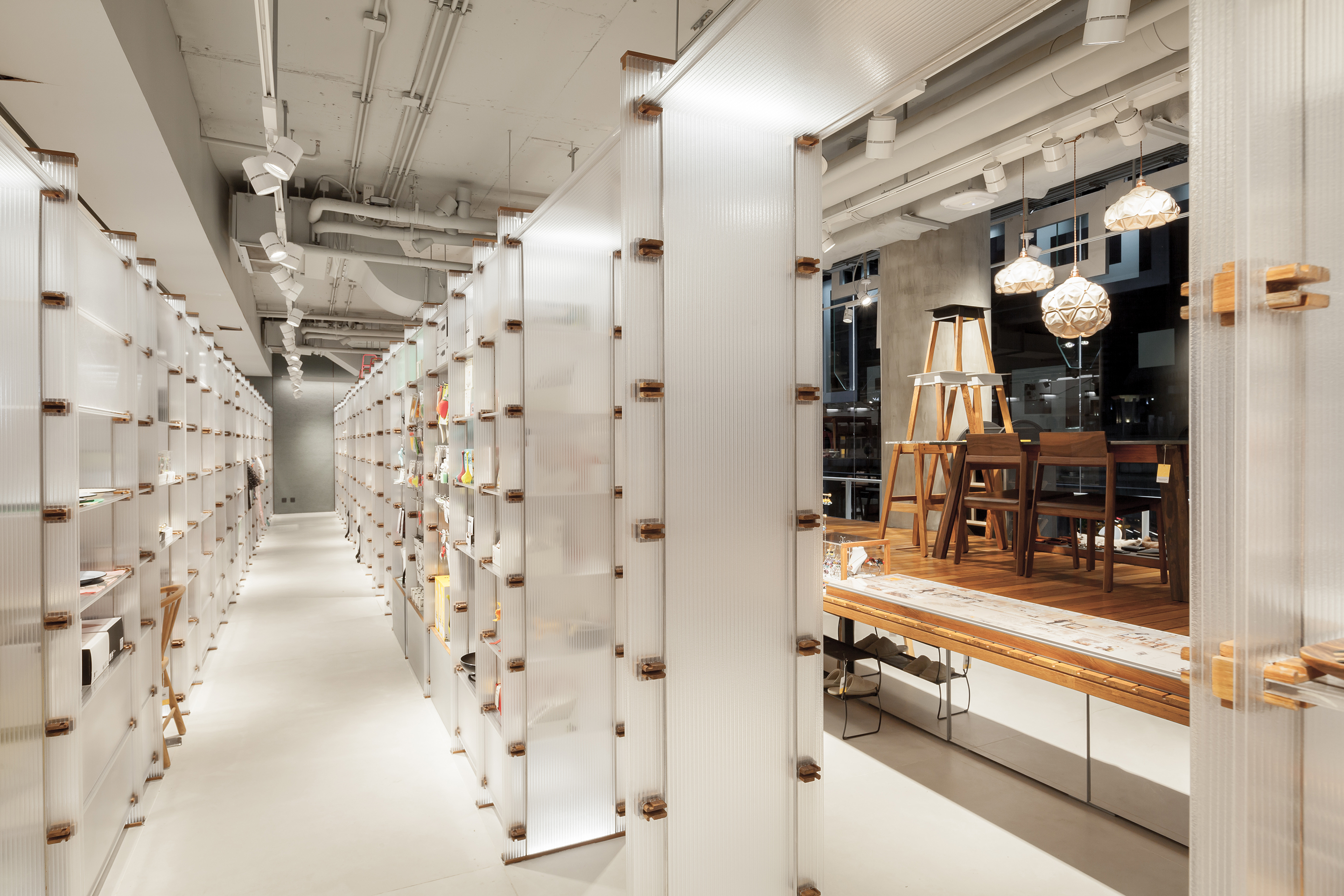 ROOM Concept Store Siam Discovery by Maincourse Architect - Architizer