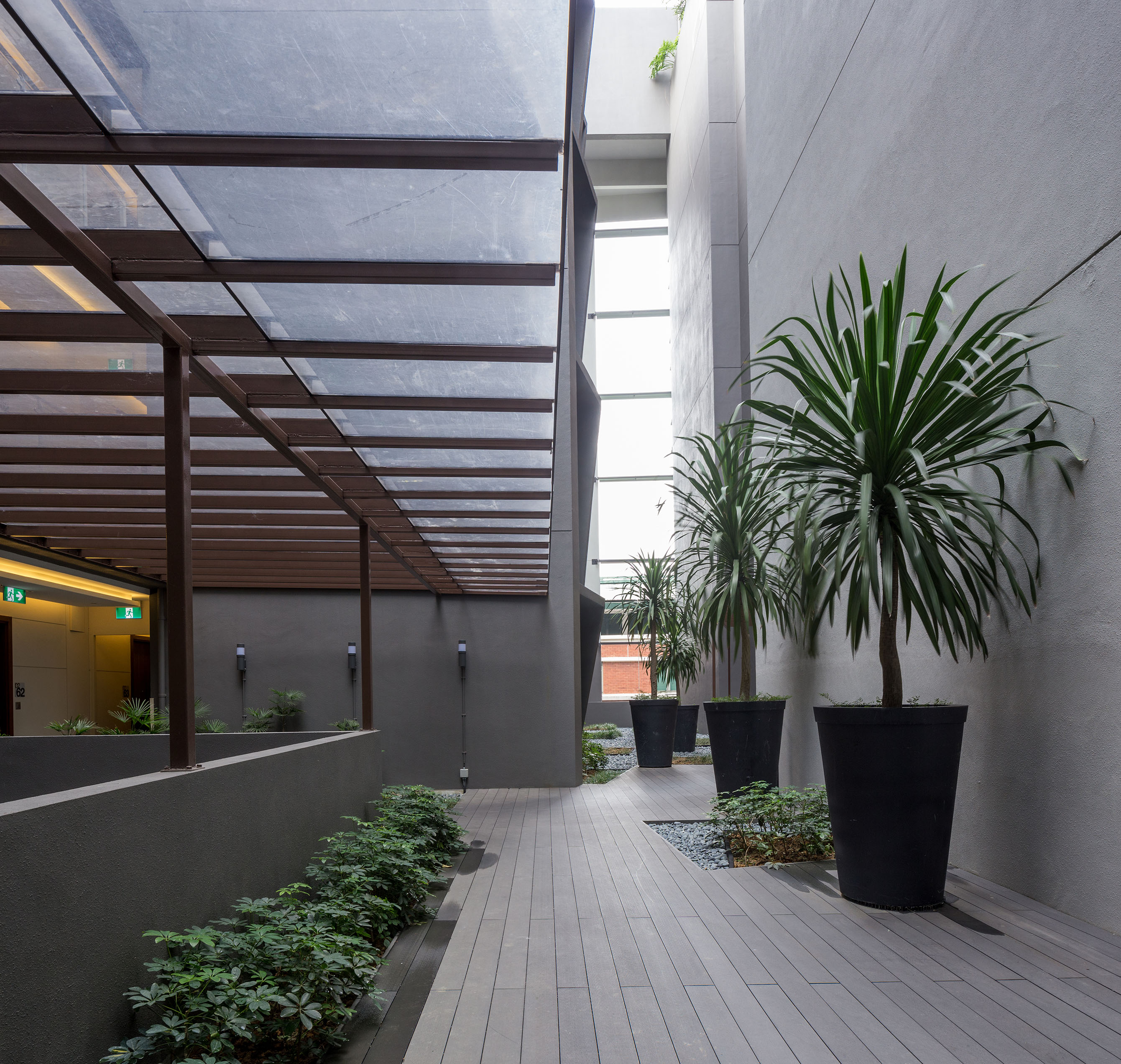 Holiday Inn Express - Landscape by ONG&ONG - Architizer