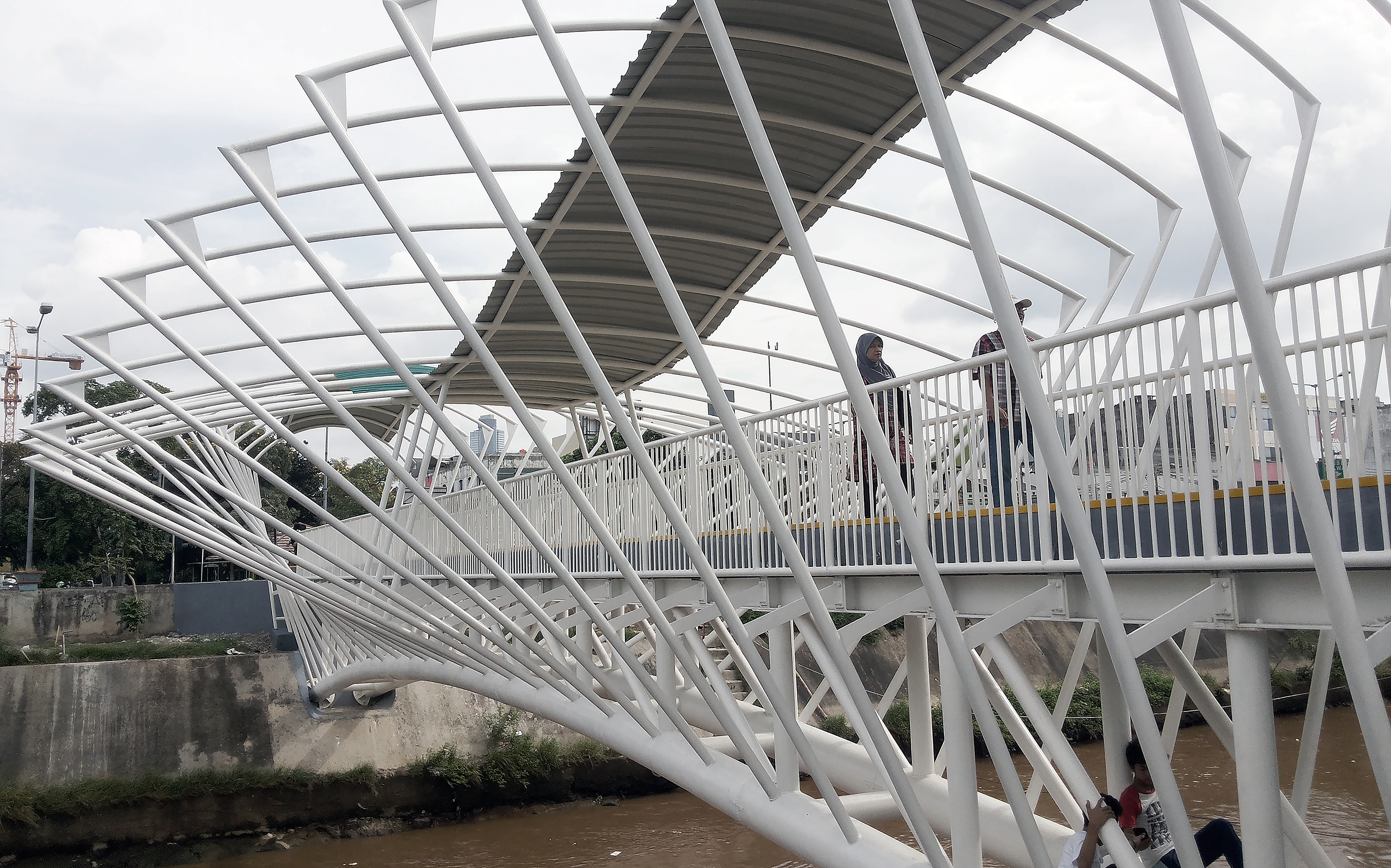 Pedestrian Crossing Bridge Jayakarta by MAHASTUDIO - Architizer