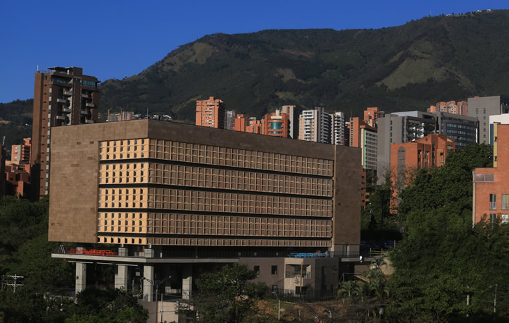 Centro de Idiomas EAFIT by Juan Manuel Peláez Arquitectos - Architizer