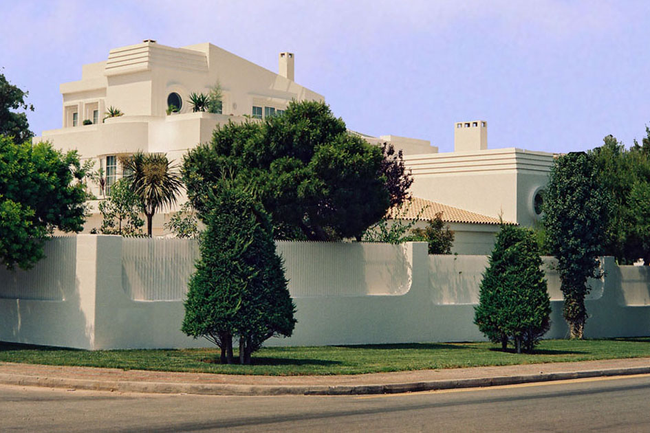 Three-Storey Residence in Glyfada by Stefanos Vasdekis & Architects ...