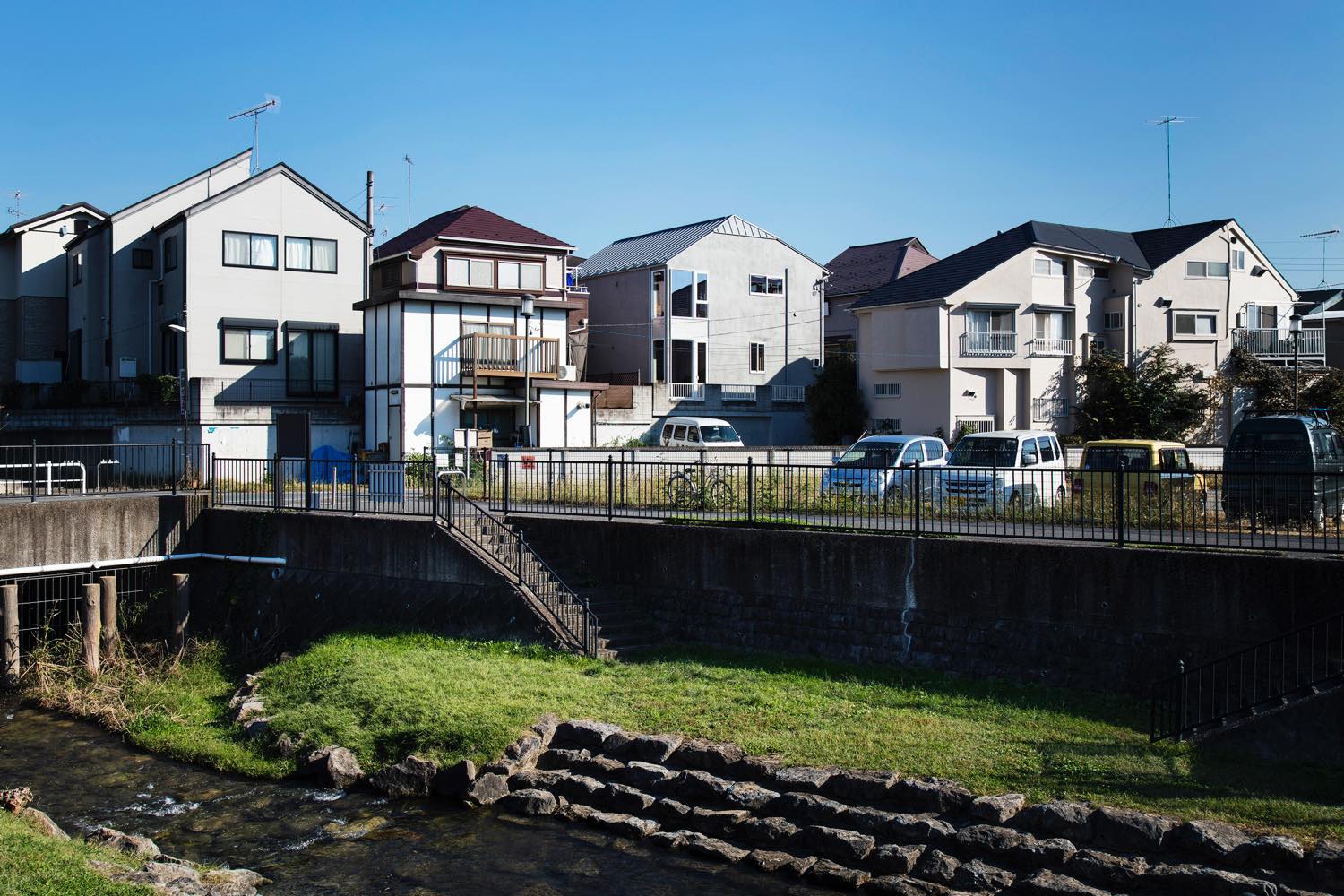 House Between Pillars by Camp Design inc. - Architizer