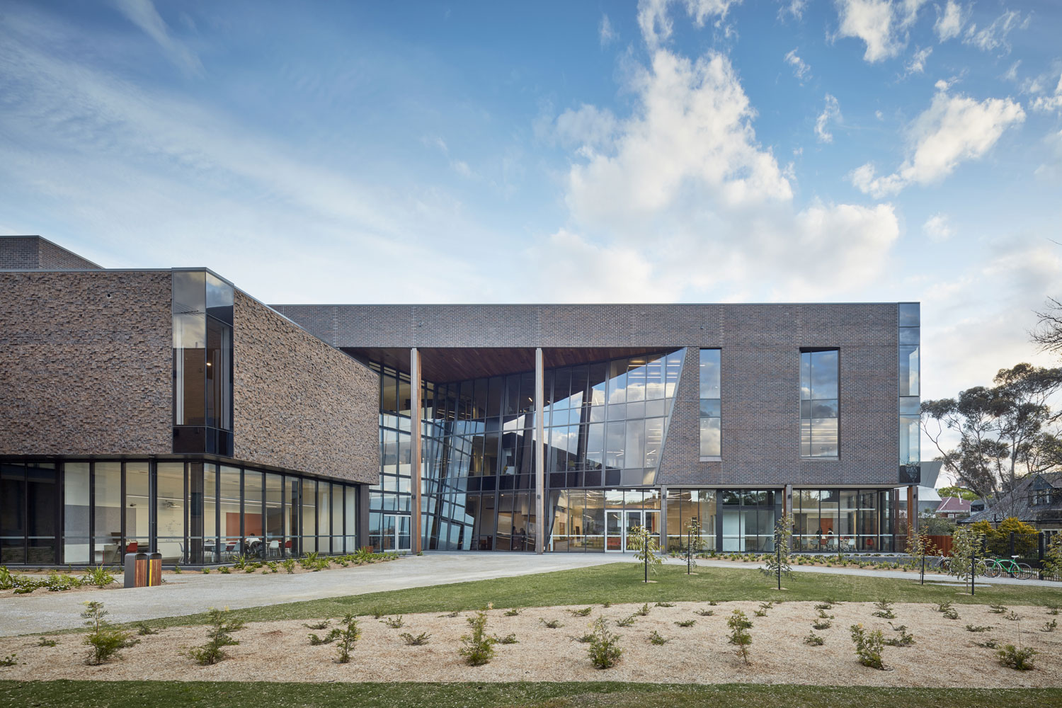 Idea 2044171: Trinity College Gateway Building by McIldowie Partners in ...