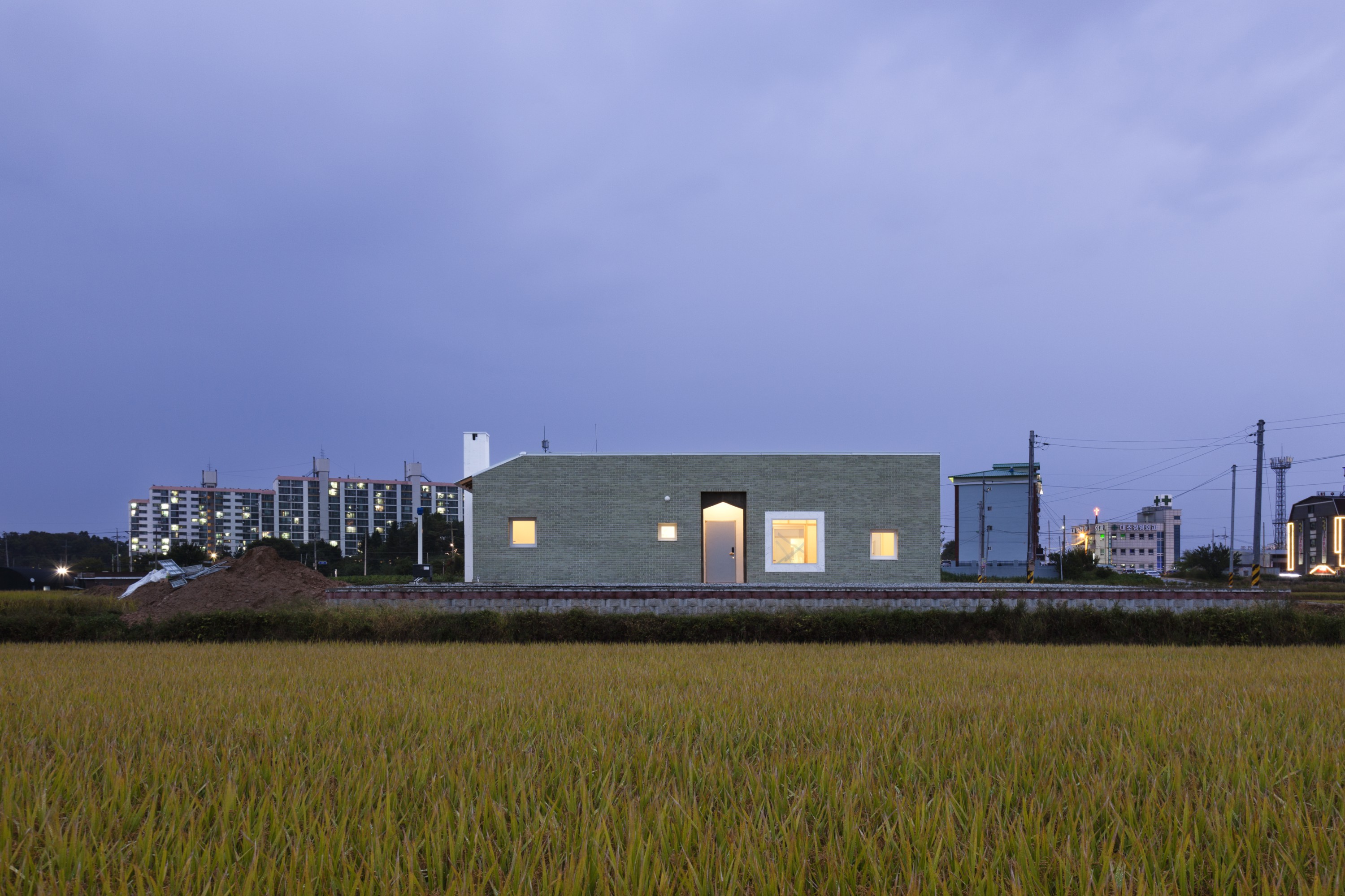 Idea 2047941: ㄷHouse (digeut-jip) by EHLA in Eumseong-gun, South Korea ...