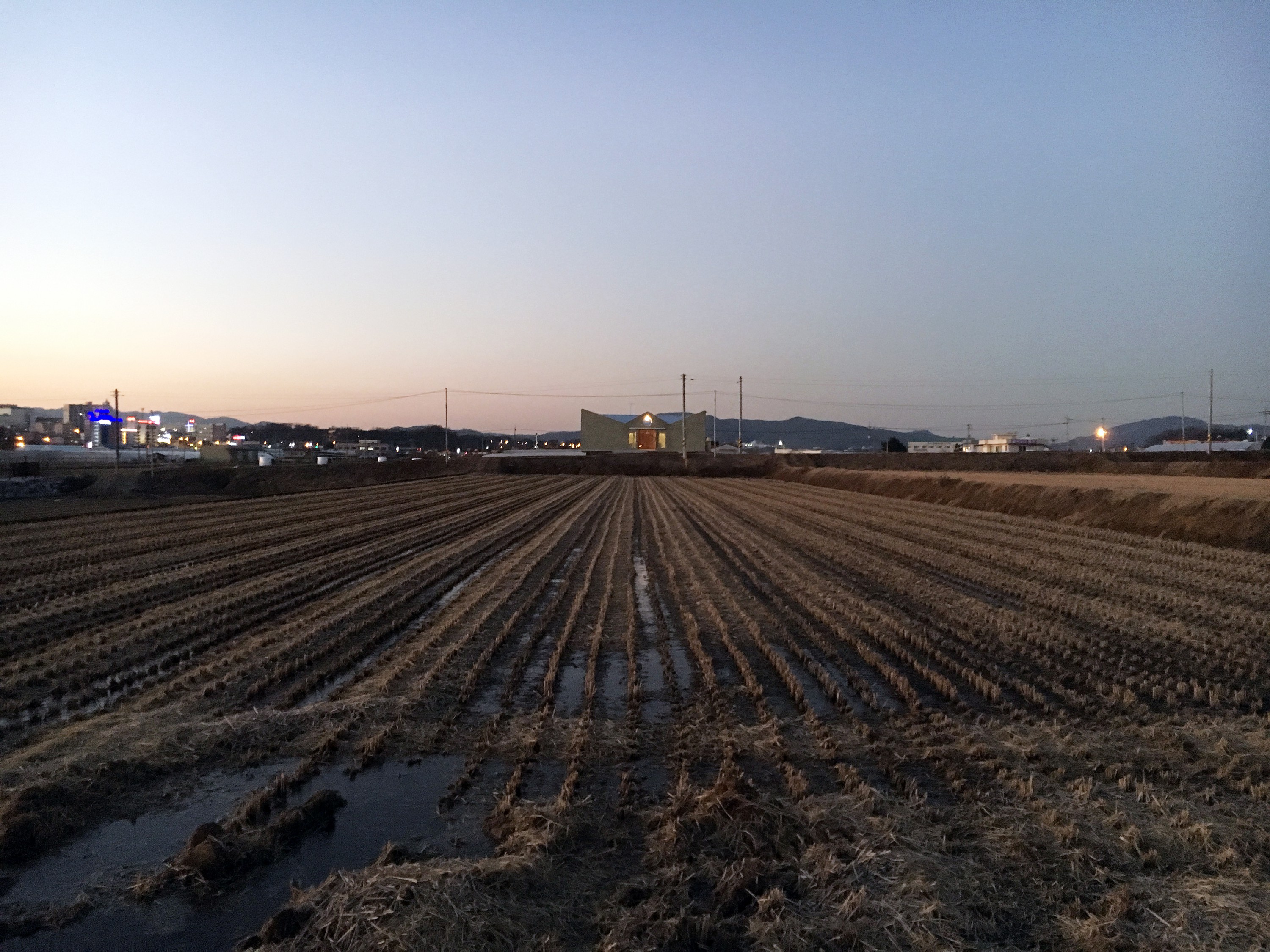 Idea 2047946: ㄷHouse (digeut-jip) by EHLA in Eumseong-gun, South Korea ...