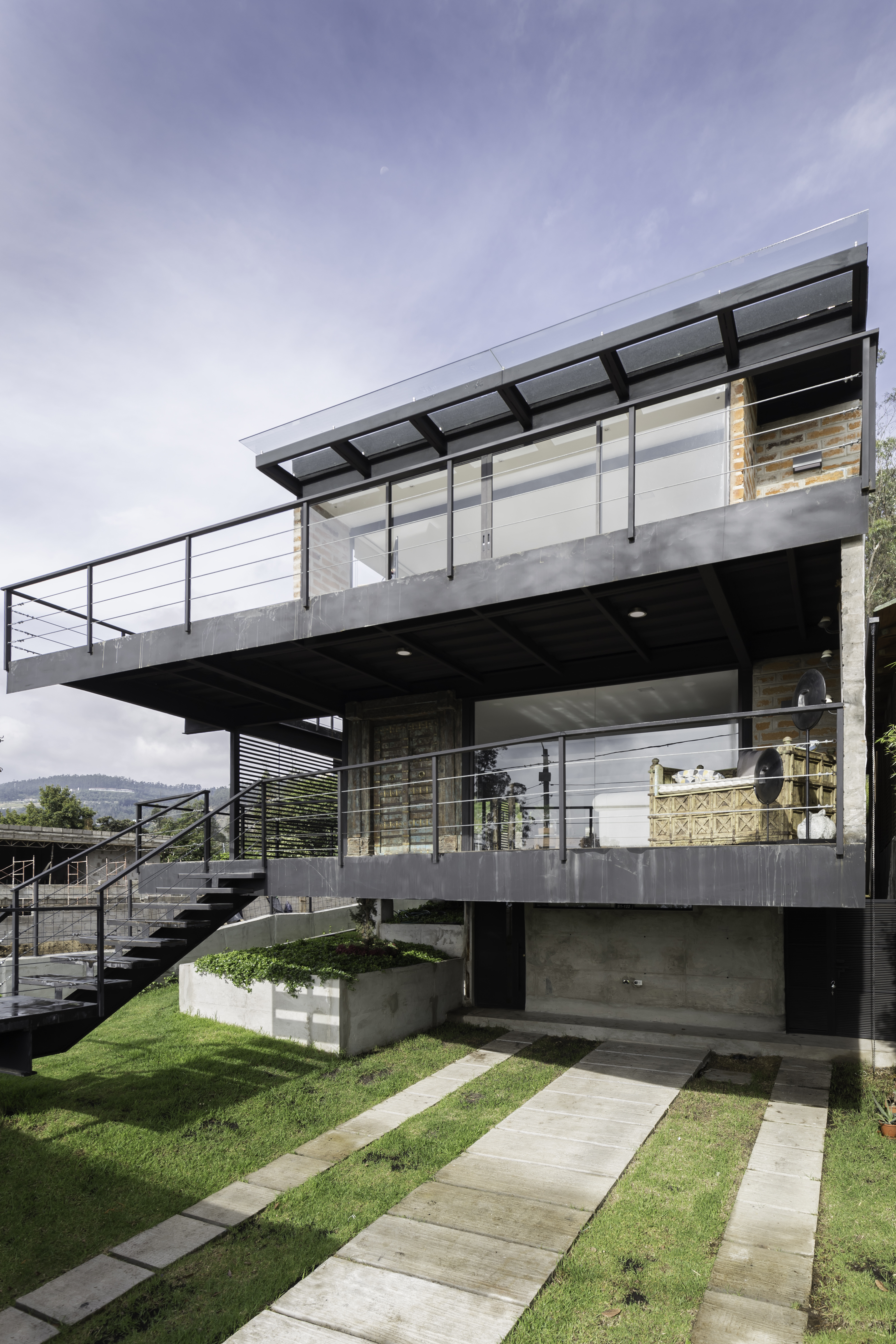 Cloud-Irons: 6 Buildings That Emphasize the Elevated Horizontal Plane ...