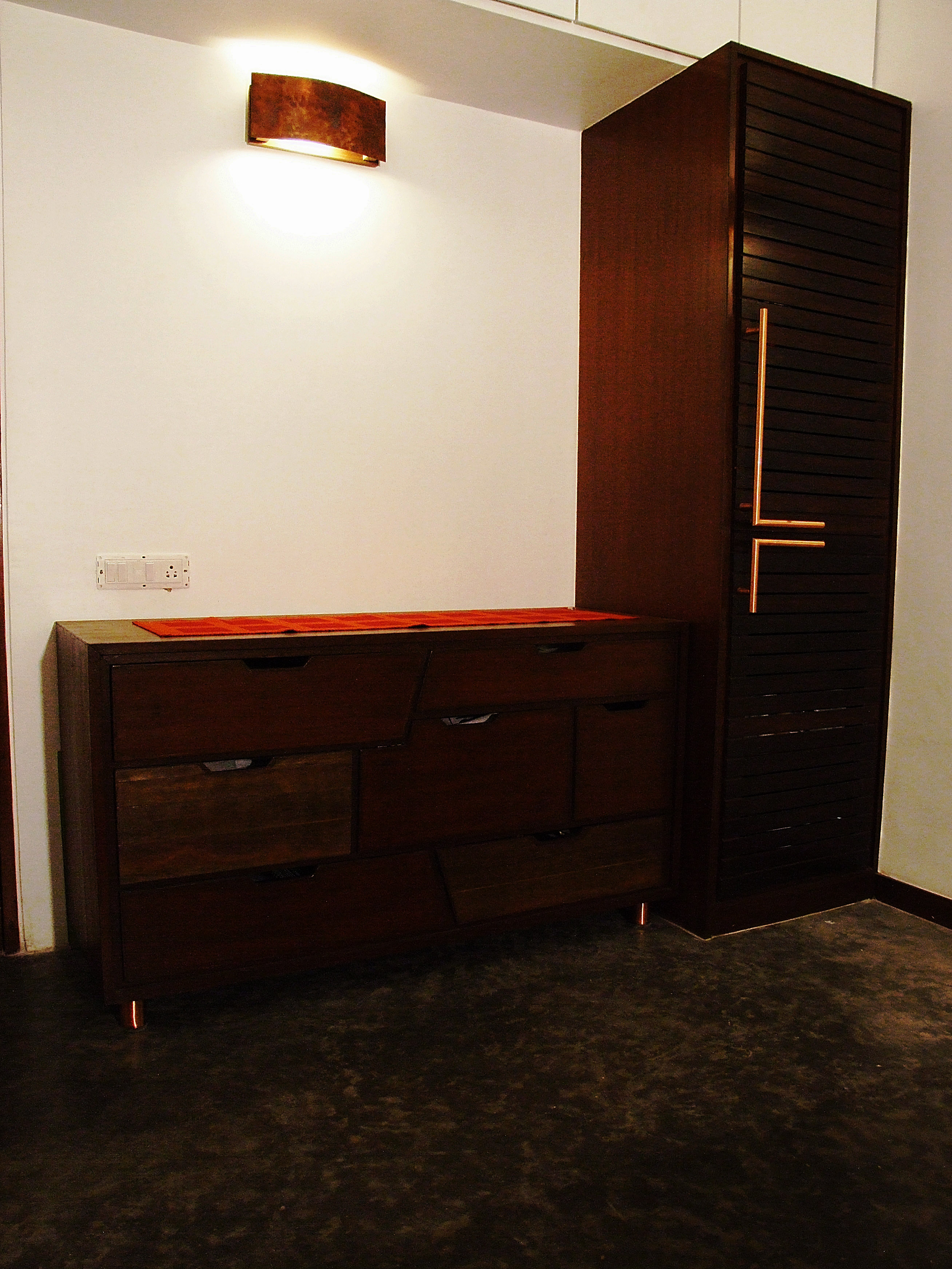 Interior : Cooper room, Ahmedabad Project By VH Designs Studio by VH ...