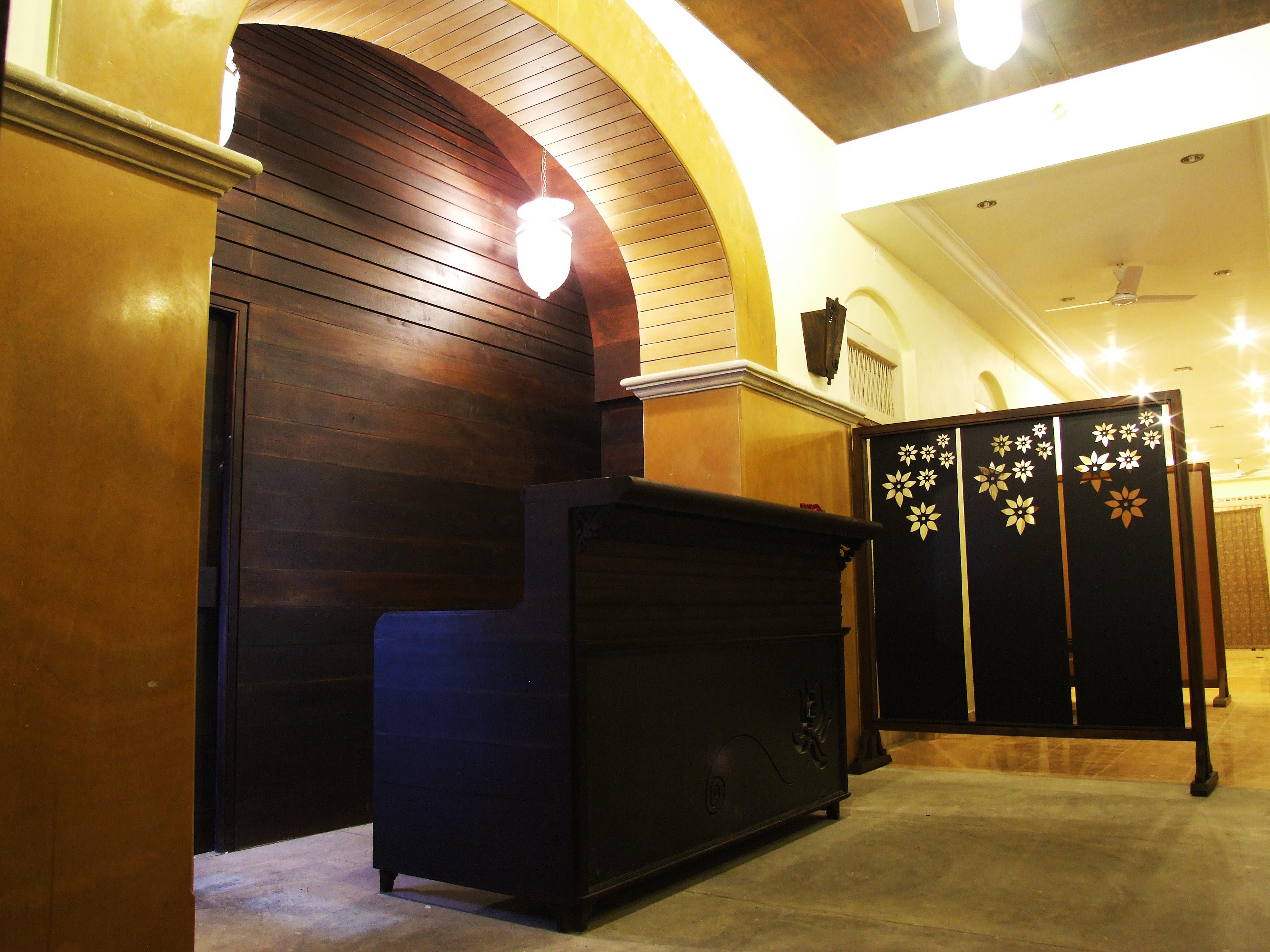 Interior : Colonial punch, Ahmedabad Project By VH Designs Studio by VH ...