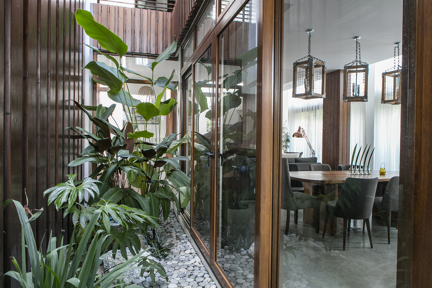 C Residence by DEQA Design Collaborative (formerly DDC Architectural ...