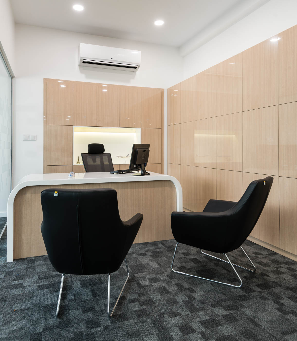 Air France / KLM Office by Studio Conte - Architizer