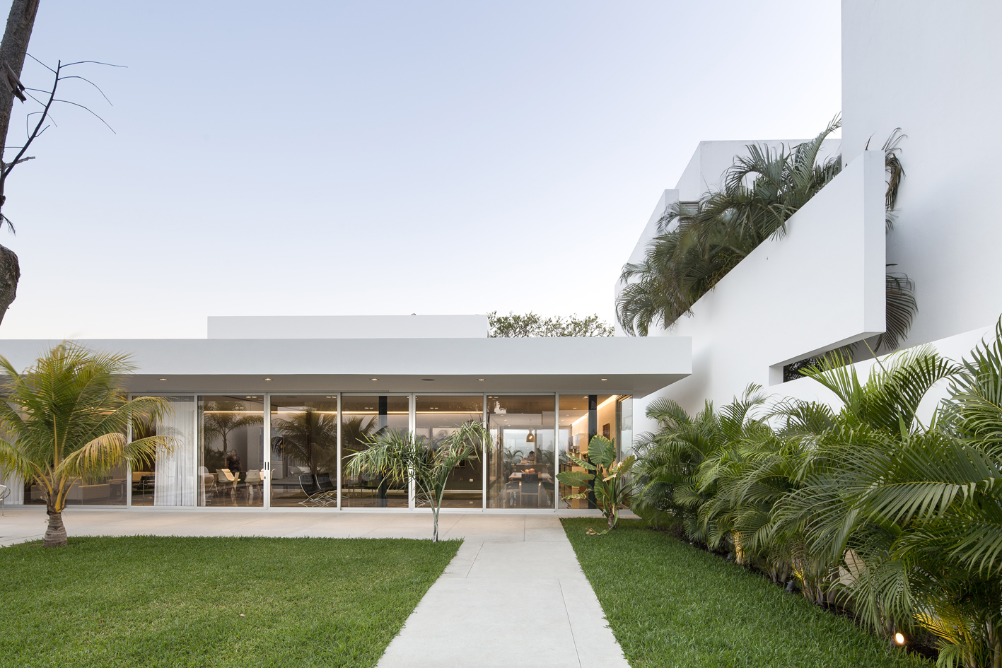 Wide House / Casa Ancha by Augusto Quijano Arquitectos SCP - Architizer