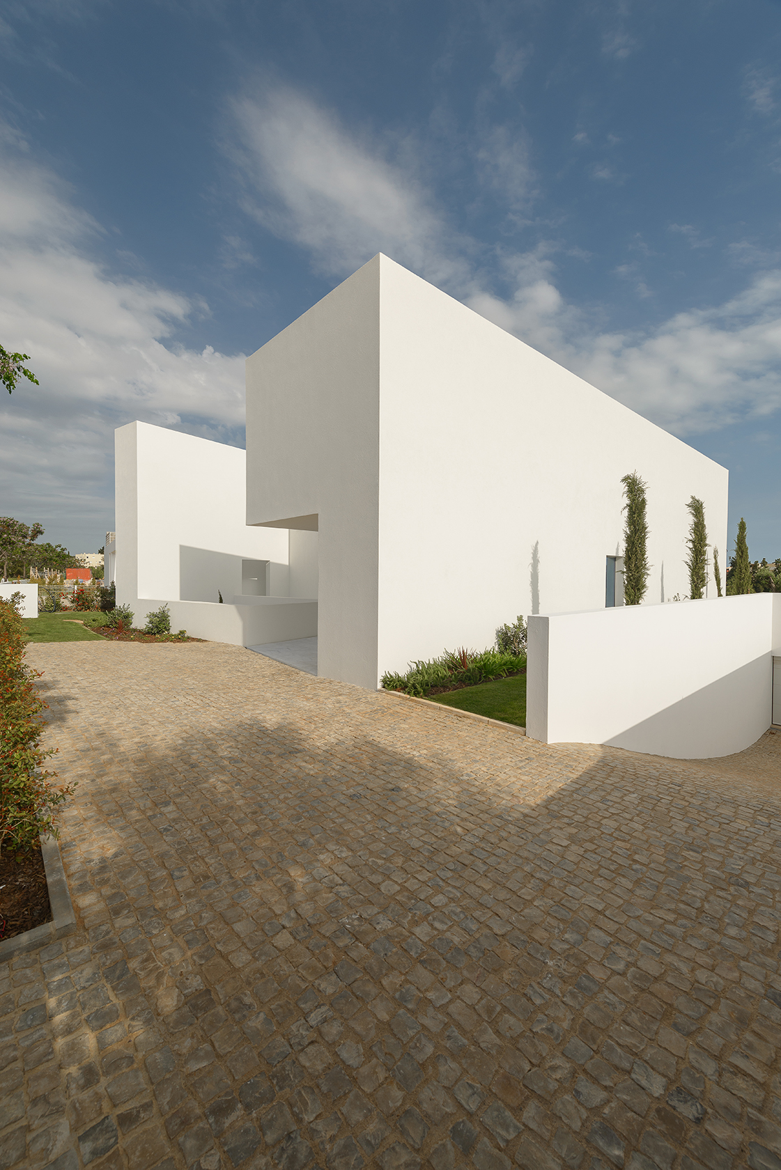 Between Two White Walls by Corpo Atelier - Architizer