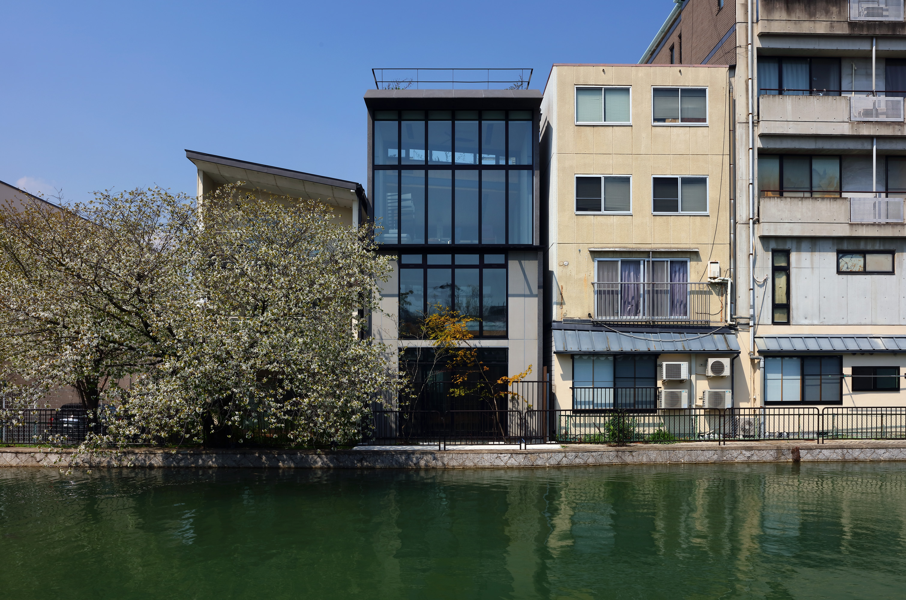 Riverside Villa by atelier BORONSKI - Architizer