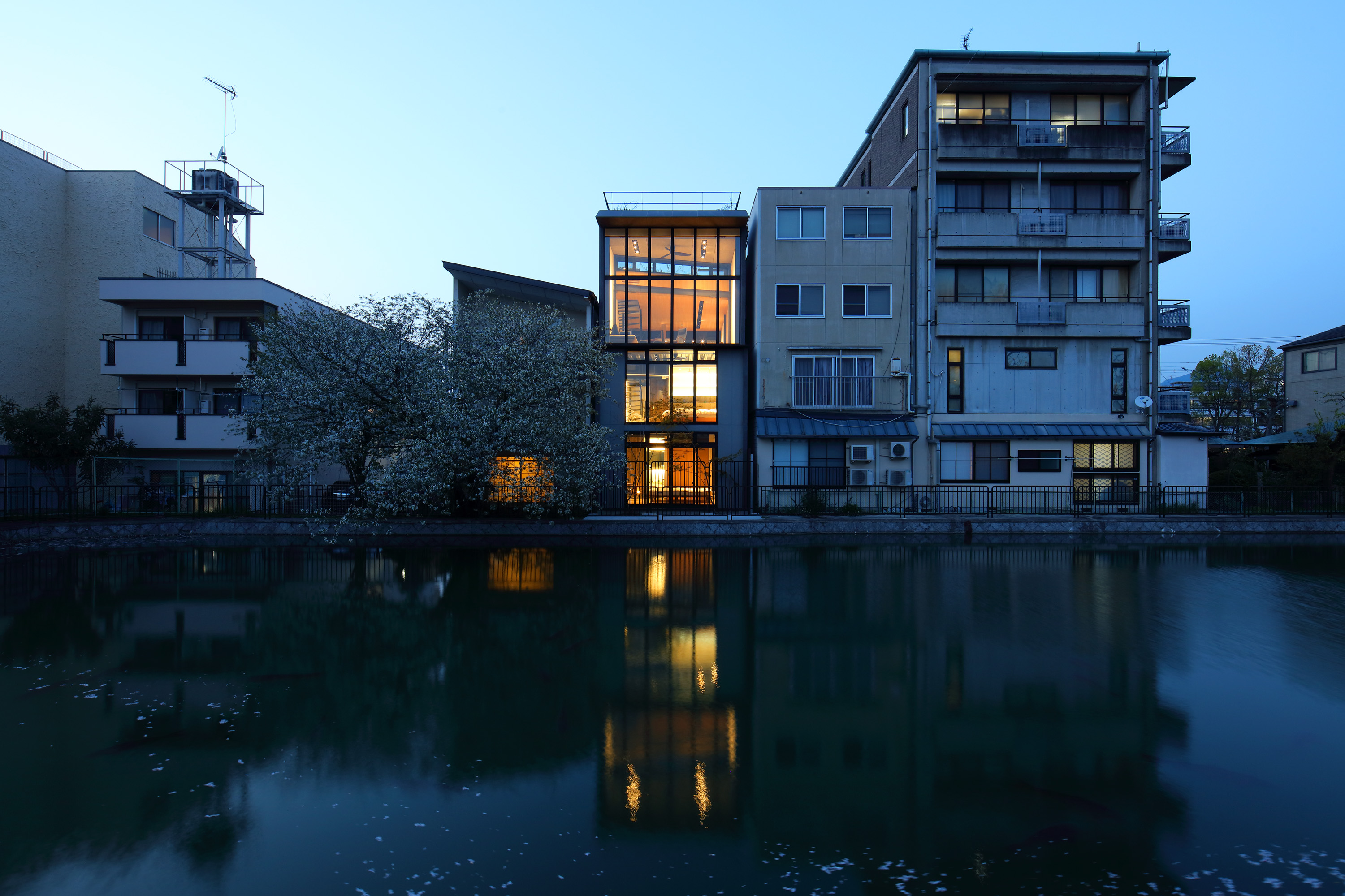 Riverside Villa by atelier BORONSKI - Architizer