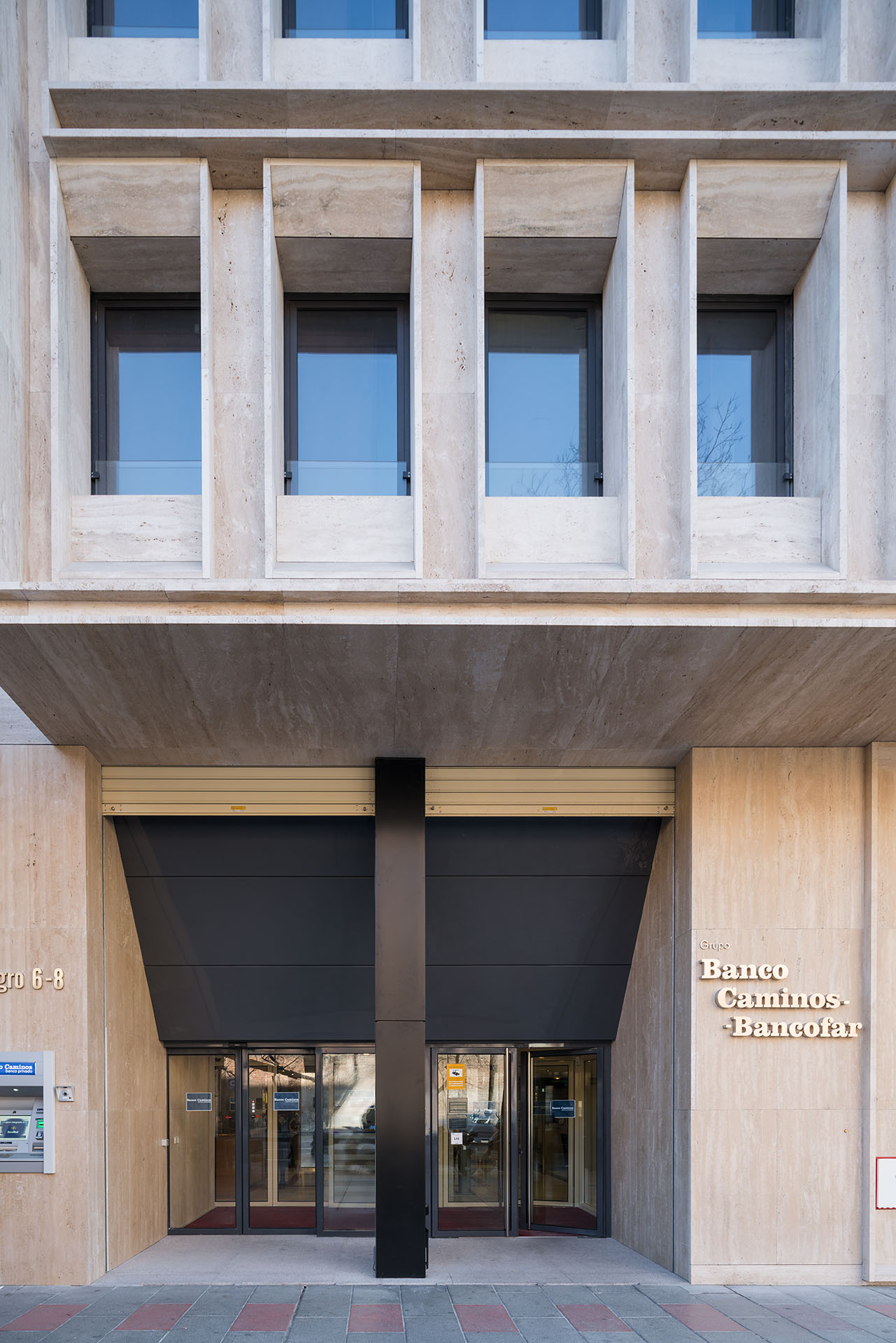 Idea 2126181: Headquarters of Banco Caminos by RUIZ BARBARIN Architects ...