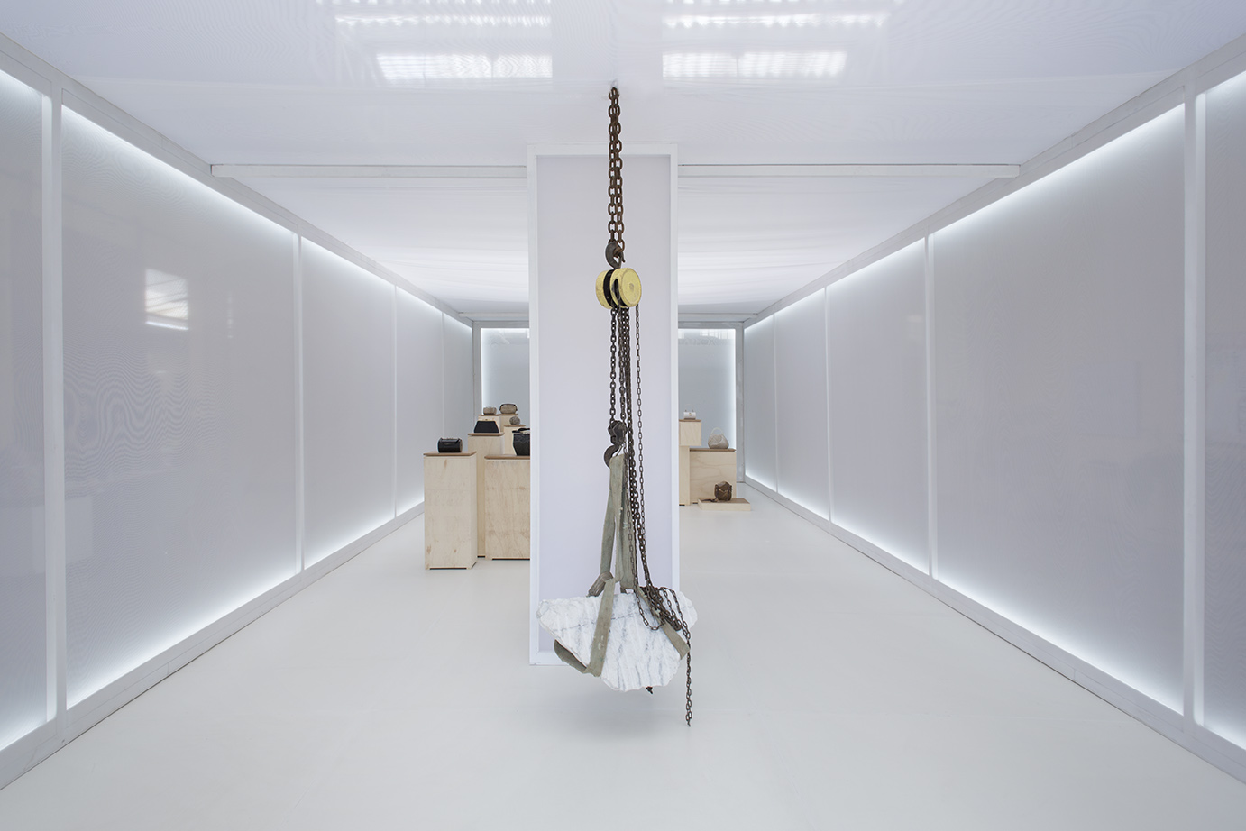 Estufa | Galeria Emma Thomas by MNMA s t u d i o - Architizer